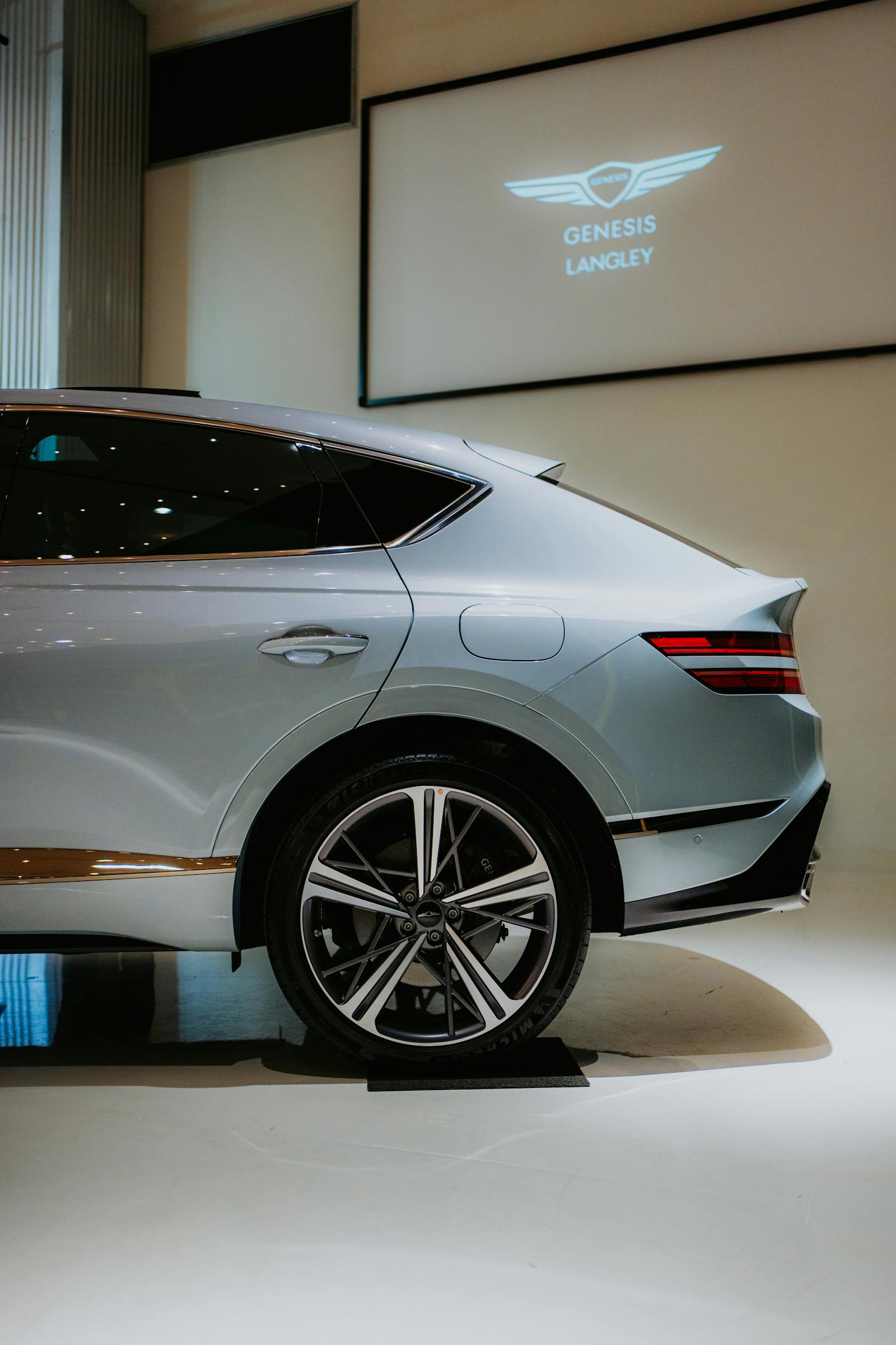 Showroom Photos, Download The BEST Free Showroom Stock Photos & HD Images