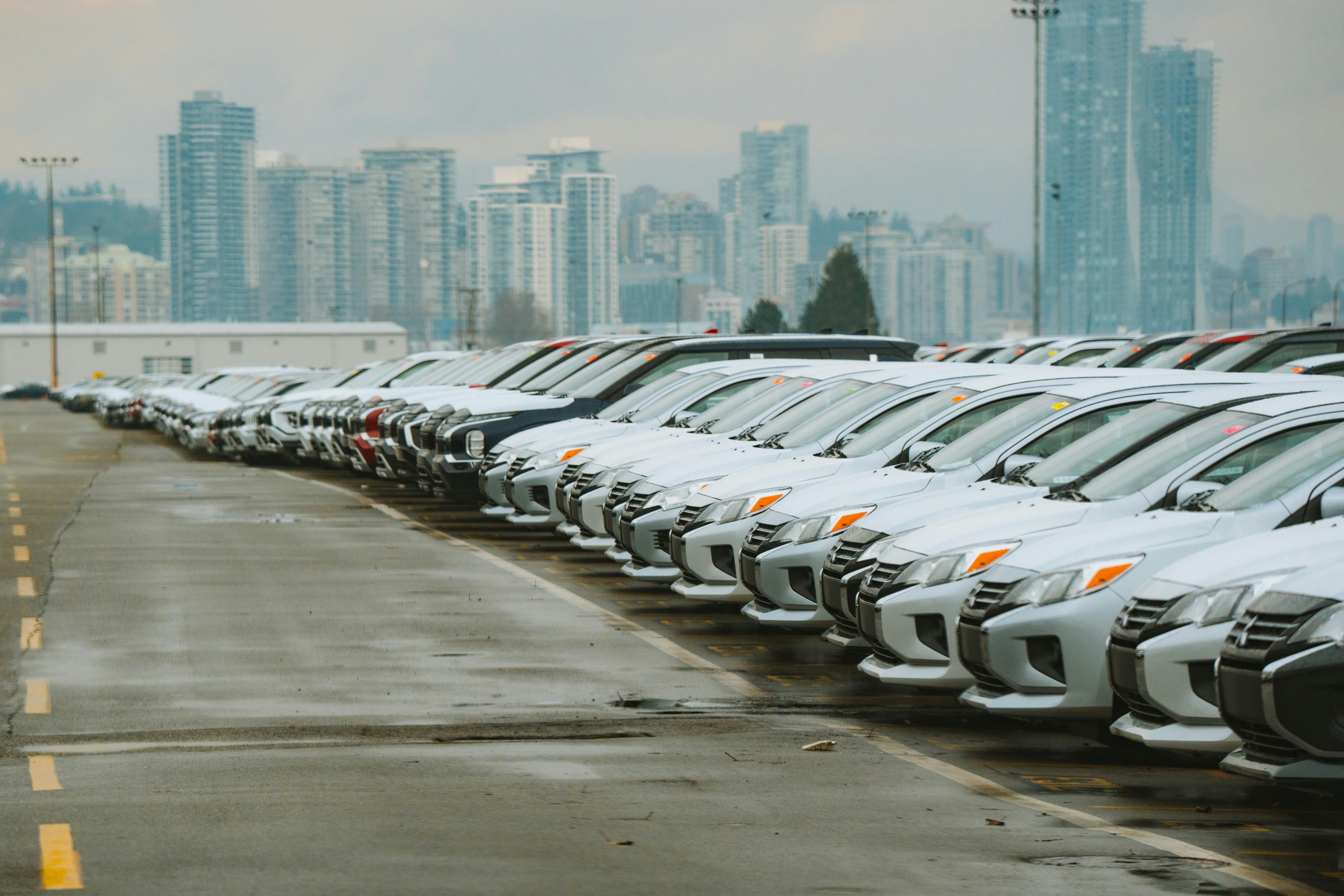Line of white cars parked in urban lot · Free Stock Photo