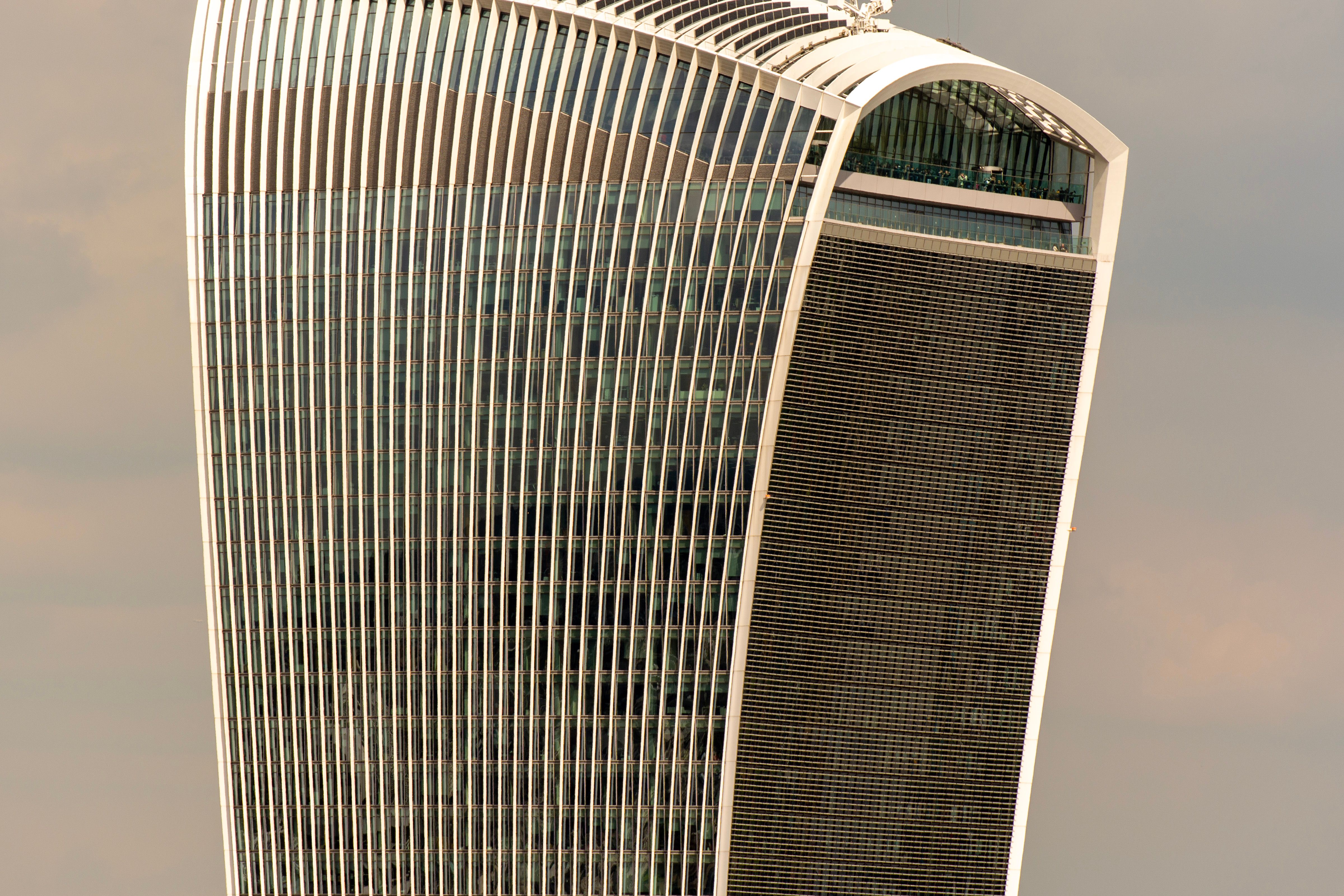 Iconic Modern Skyscraper in Urban Setting · Free Stock Photo