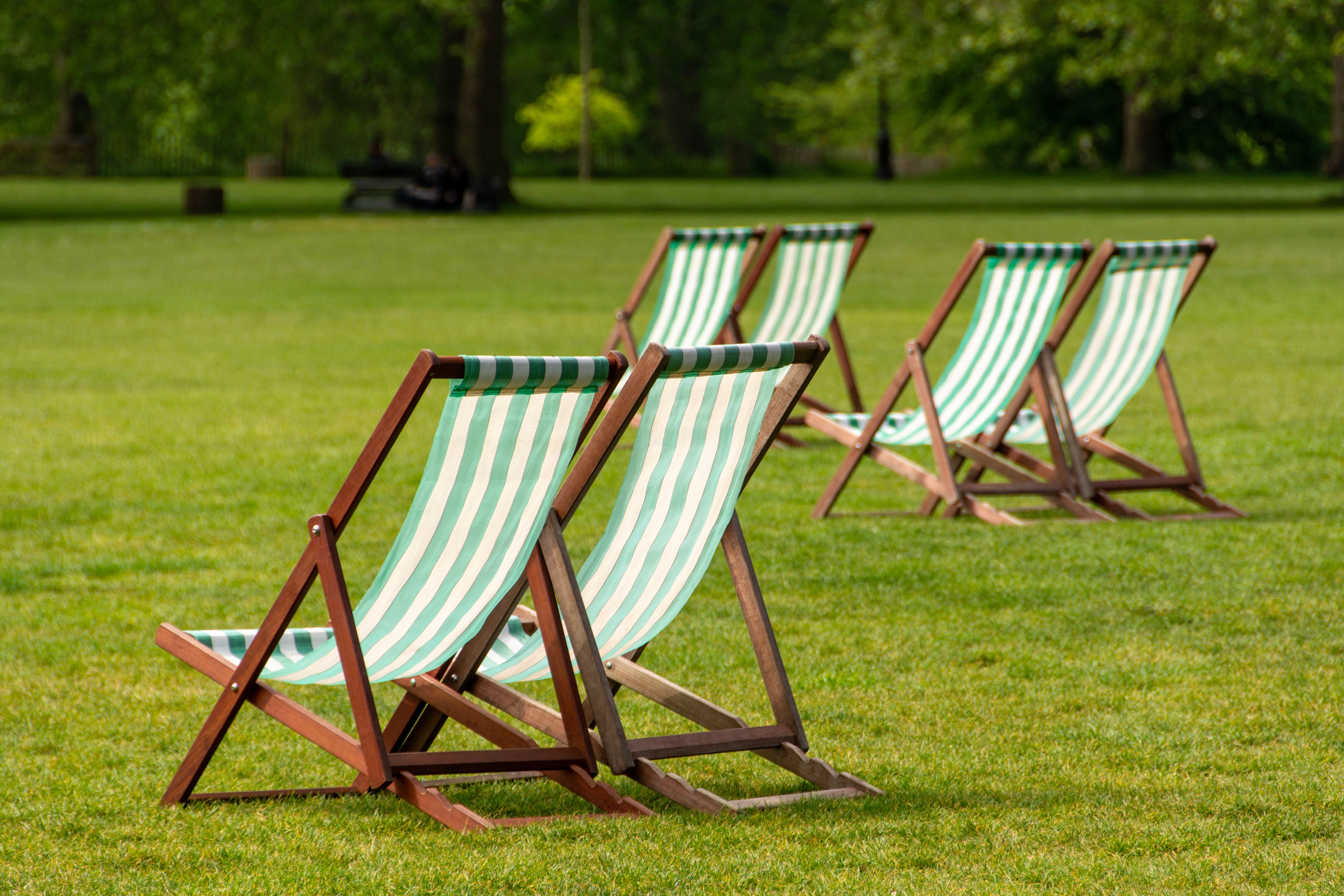Deck Chairs on Green Park Lawn in London · Free Stock Photo