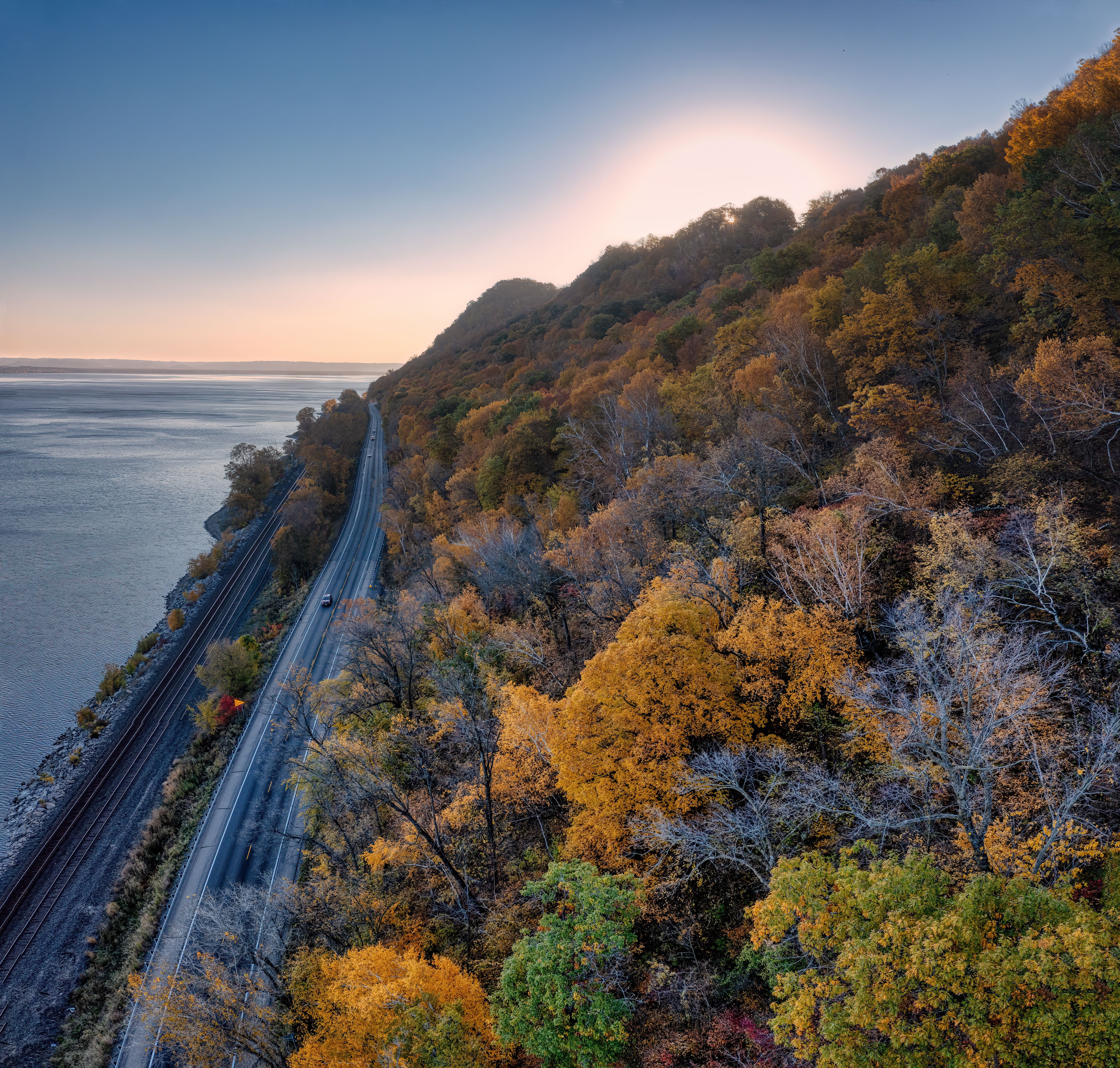 Scenic Autumn Drive Along Mississippi River · Free Stock Photo