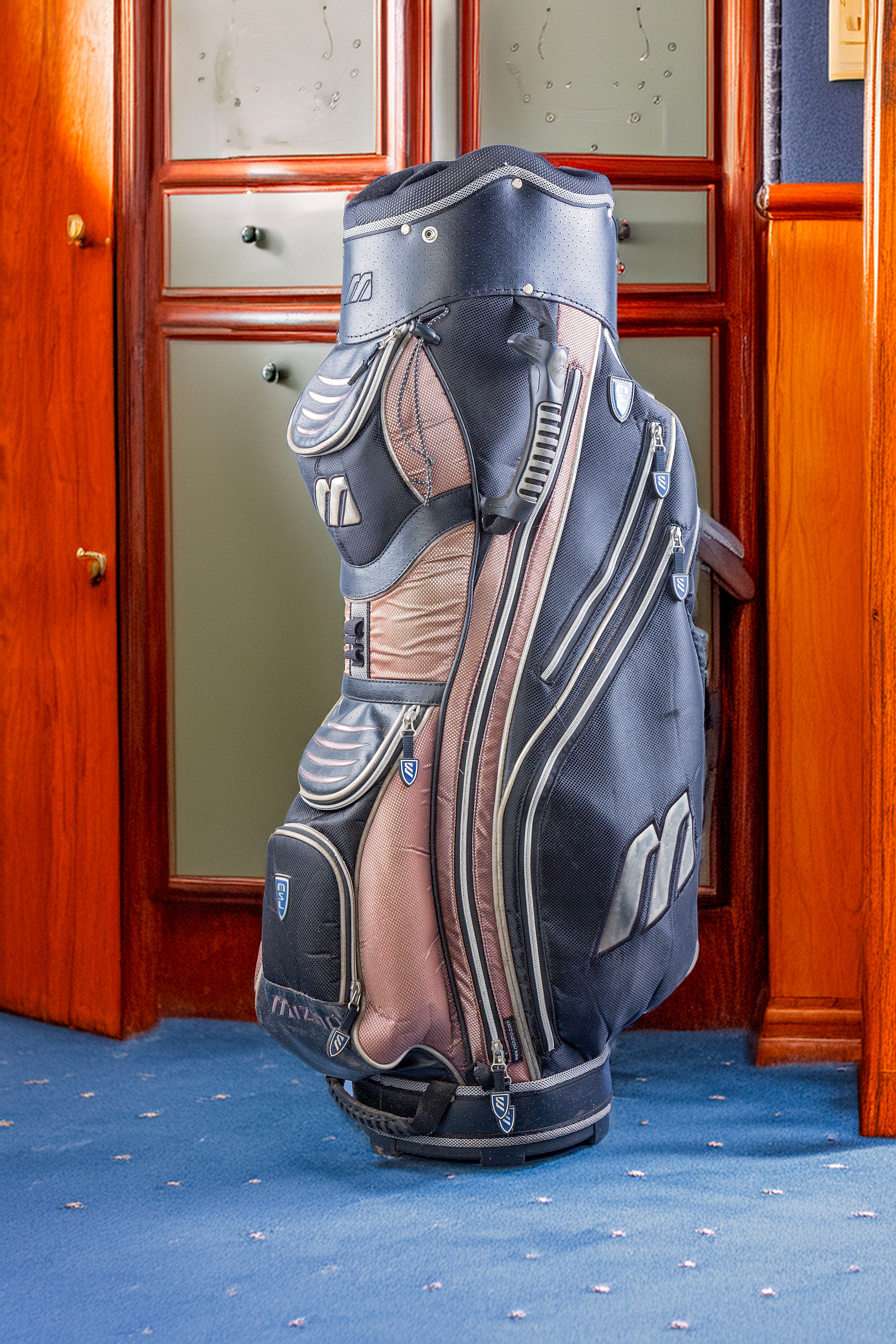 Stylish Golf Bag in Elegant Interior Setting · Free Stock Photo
