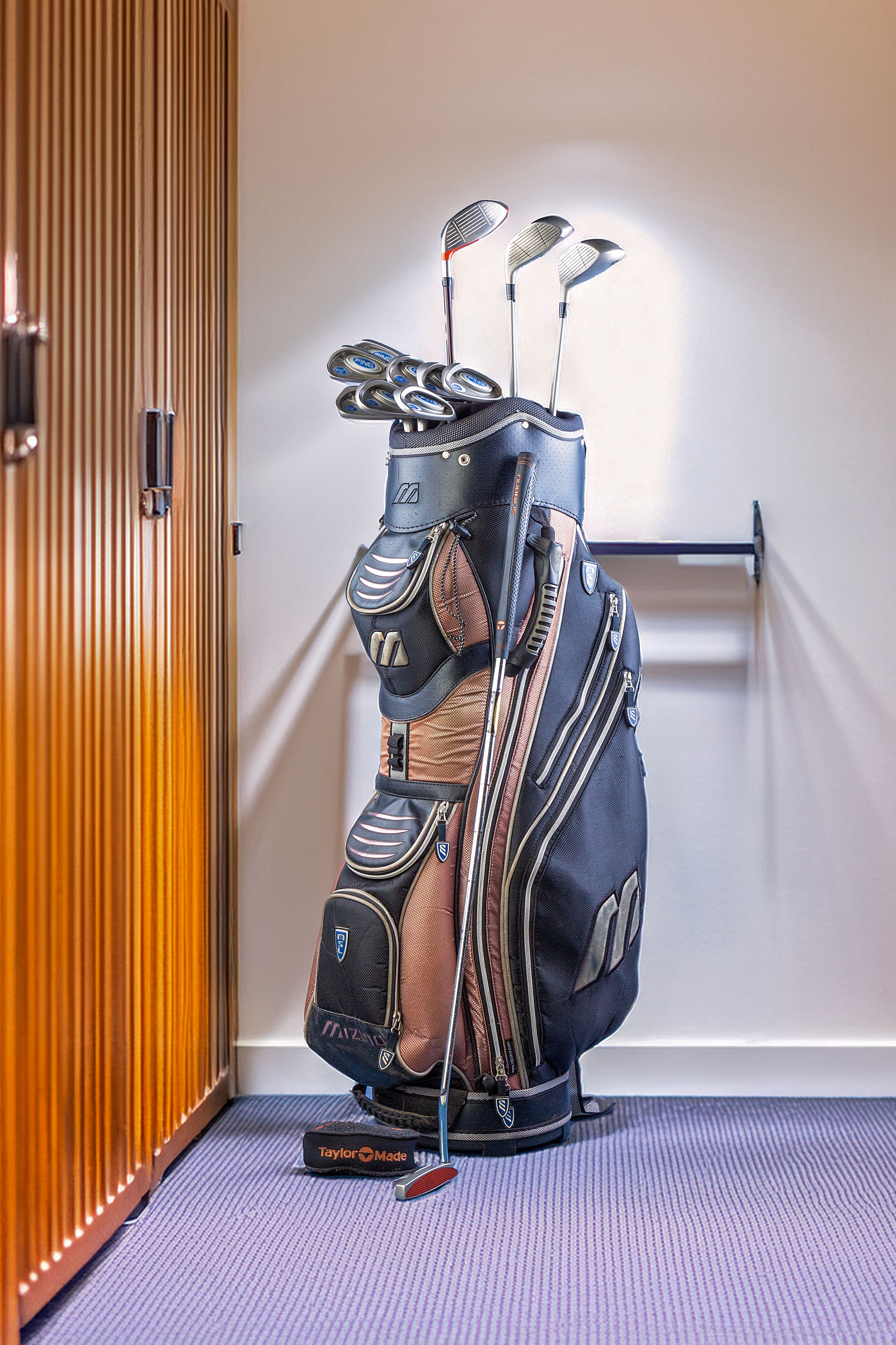 Golf Set in Locker Room with Soft Lighting · Free Stock Photo