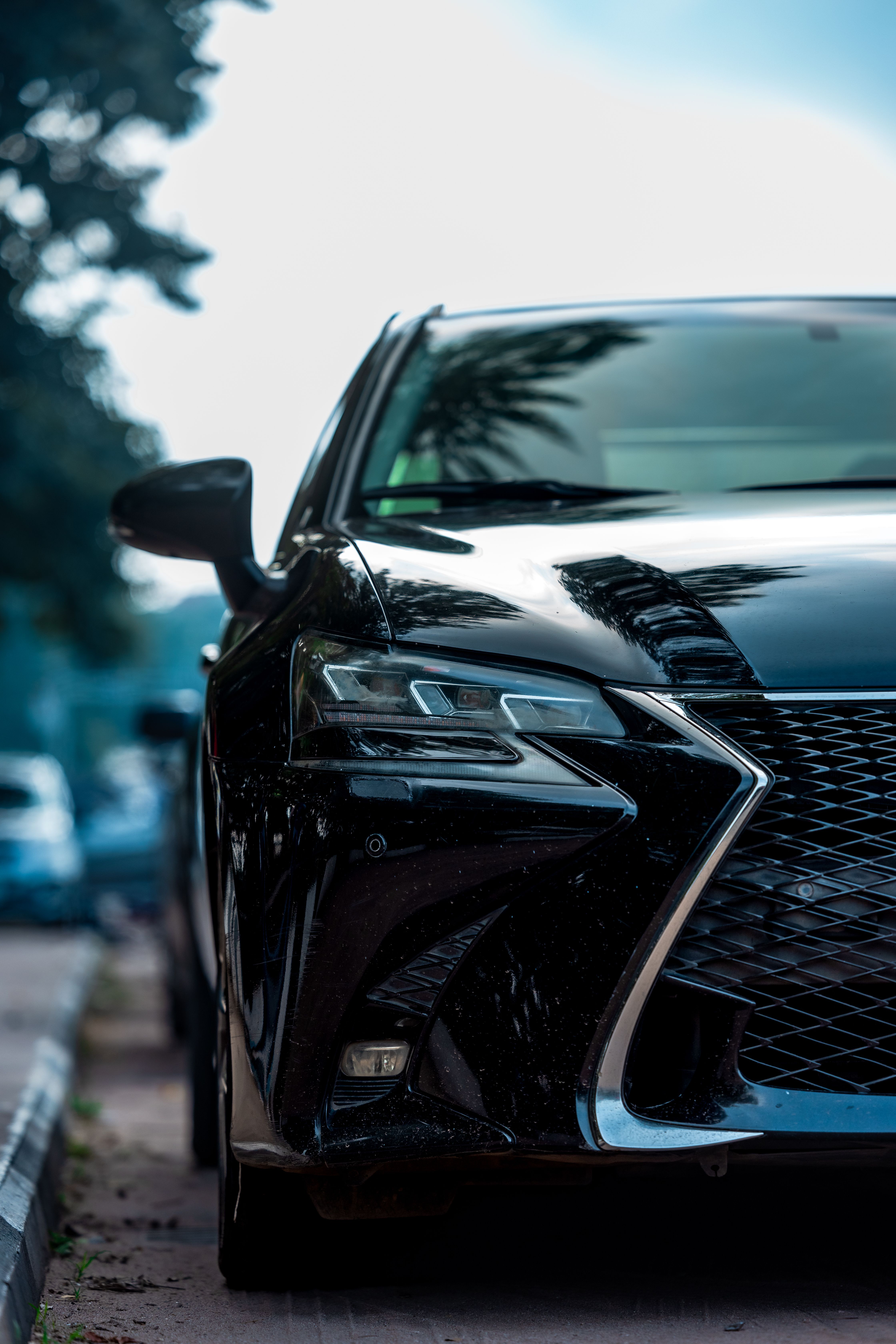 Carro Preto De Luxo Estacionado Ao Ar Livre Em Abuja · Foto ...
