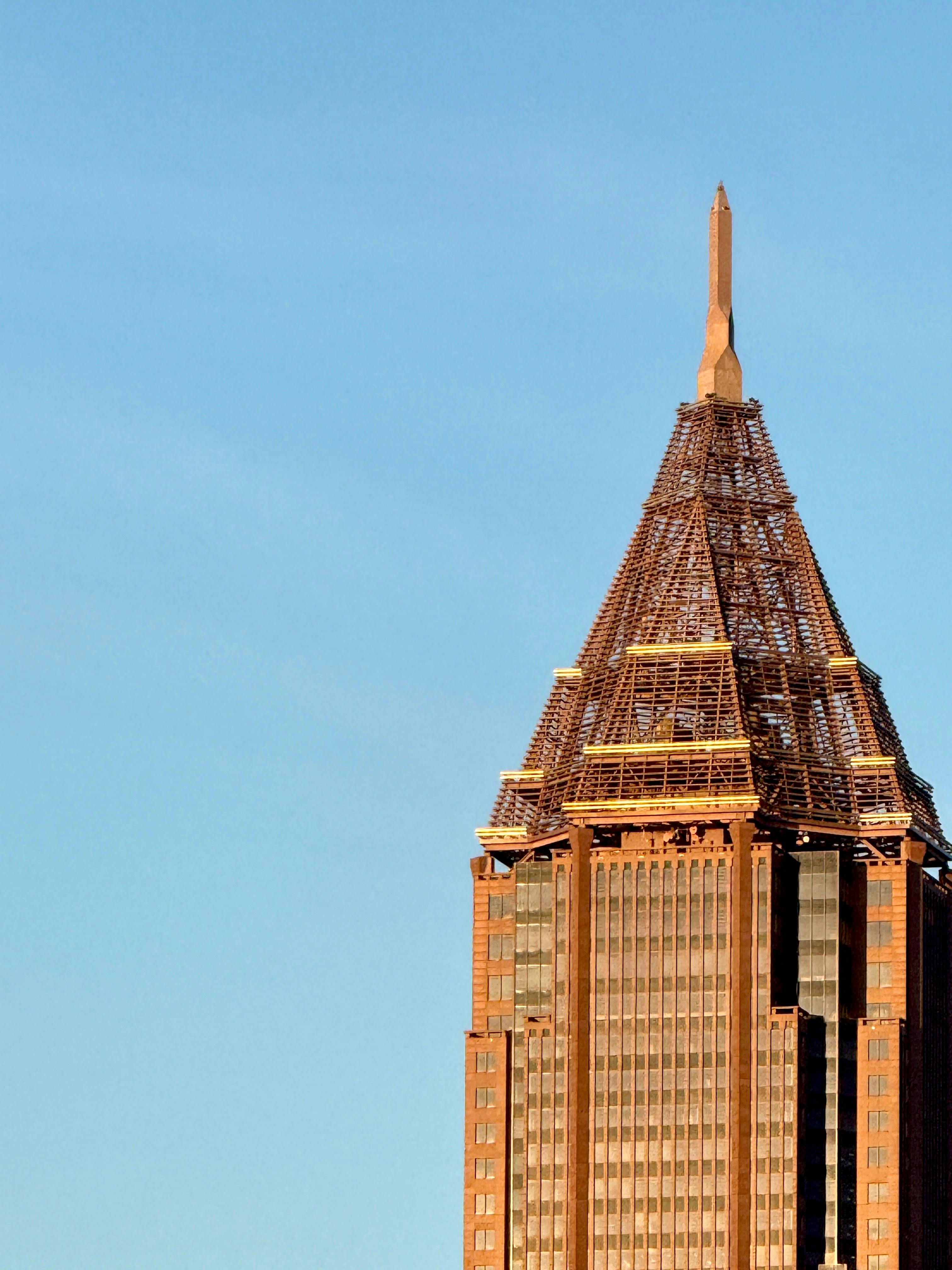 Sunlit Skyscraper with Unique Geometric Spire · Free Stock Photo
