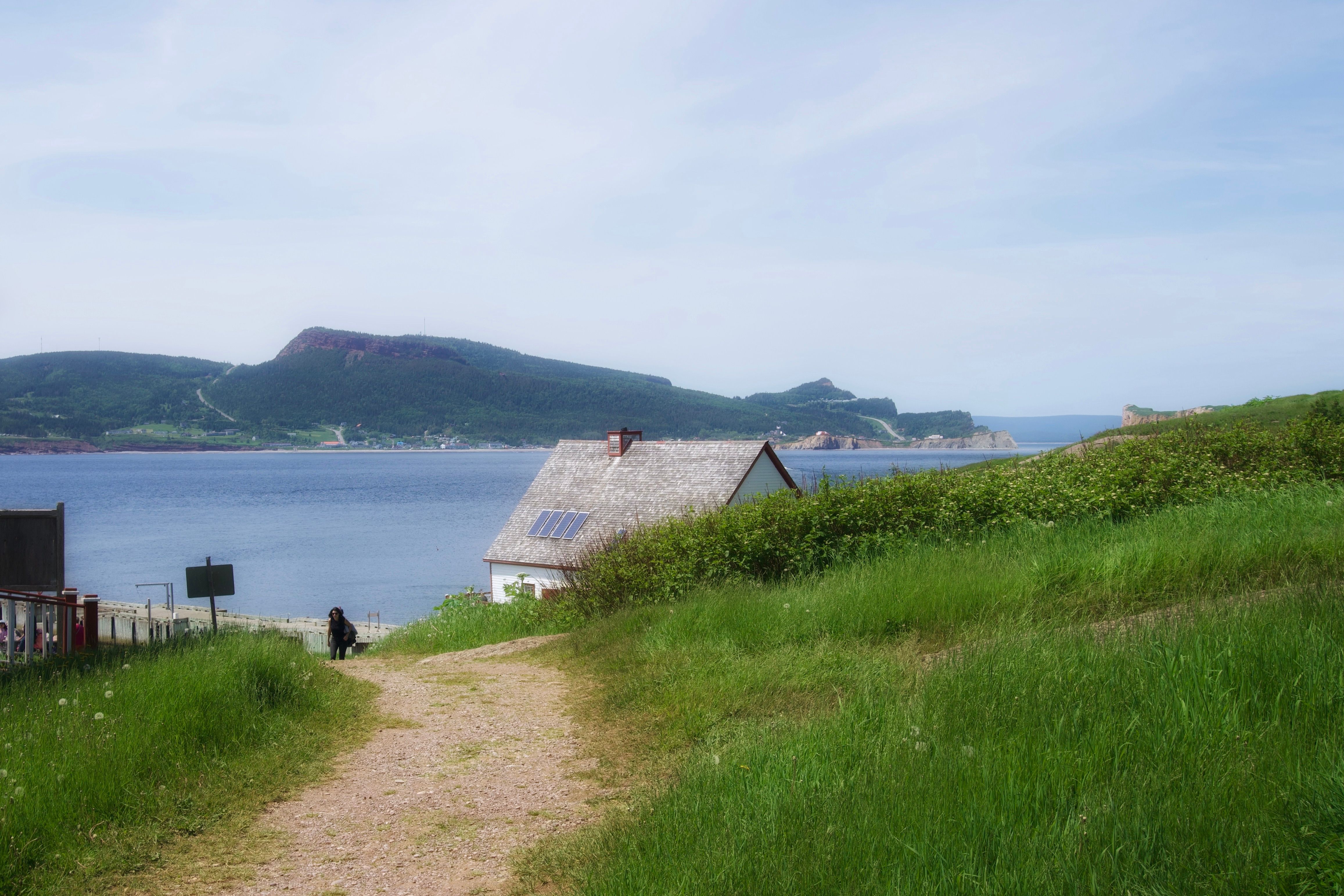 Scenic Coastal Path Leading to Tranquil House · Free Stock Photo