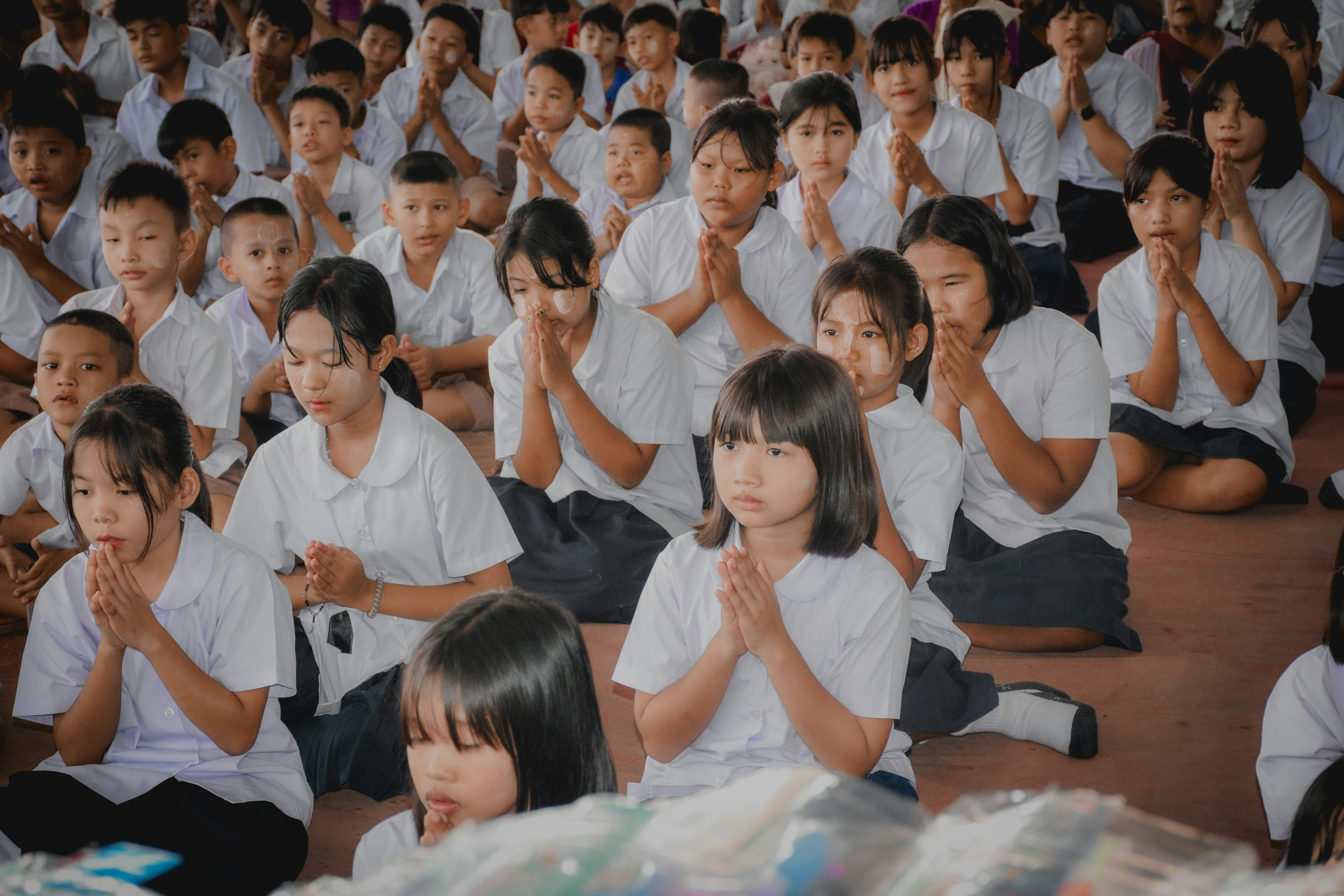 Children Praying Photos, Download The BEST Free Children Praying Stock ...
