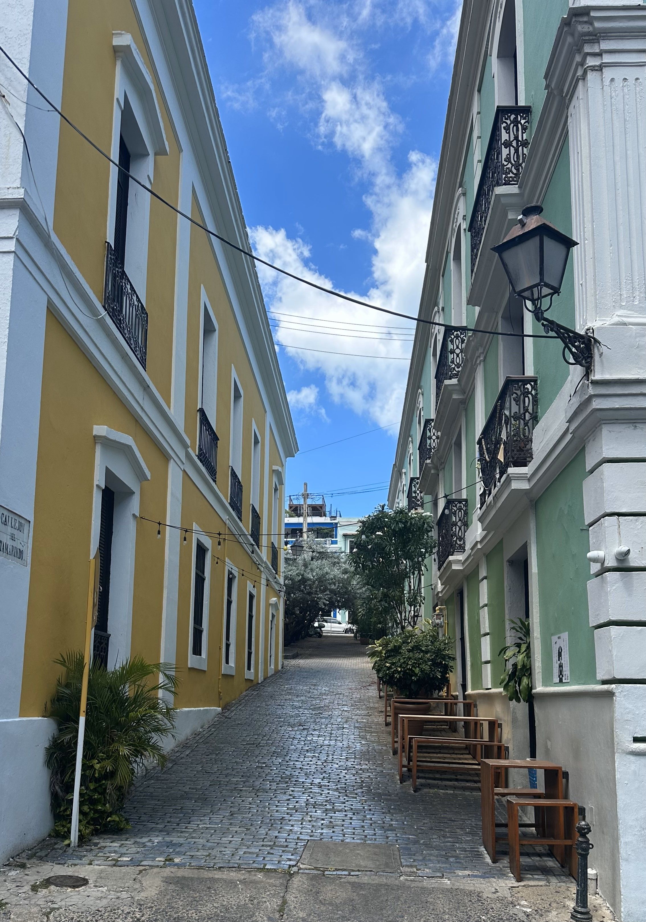 Charming Alleyway with Colorful Architecture · Free Stock Photo