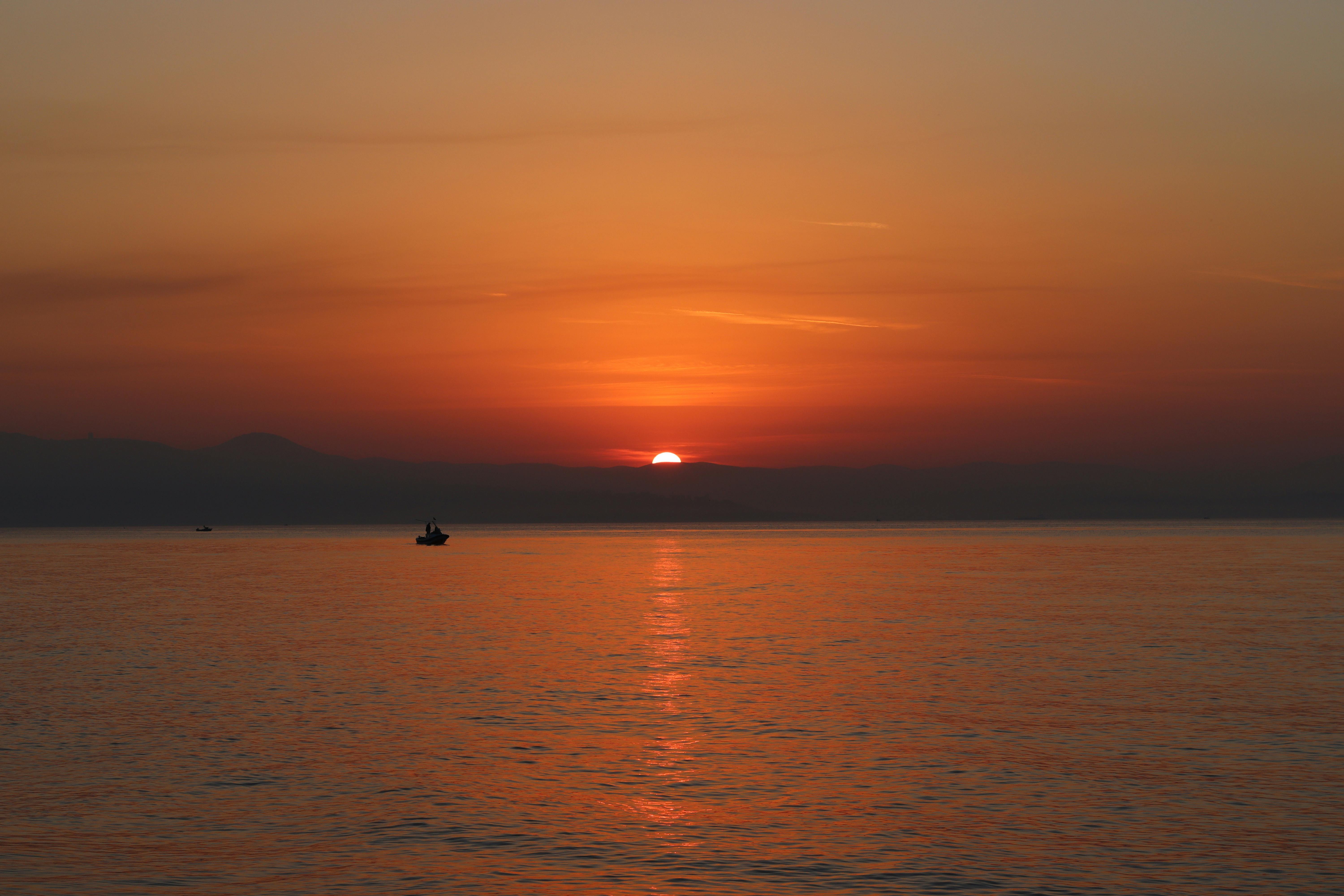 Serene Samsun Sunset Over Calm Waters · Free Stock Photo
