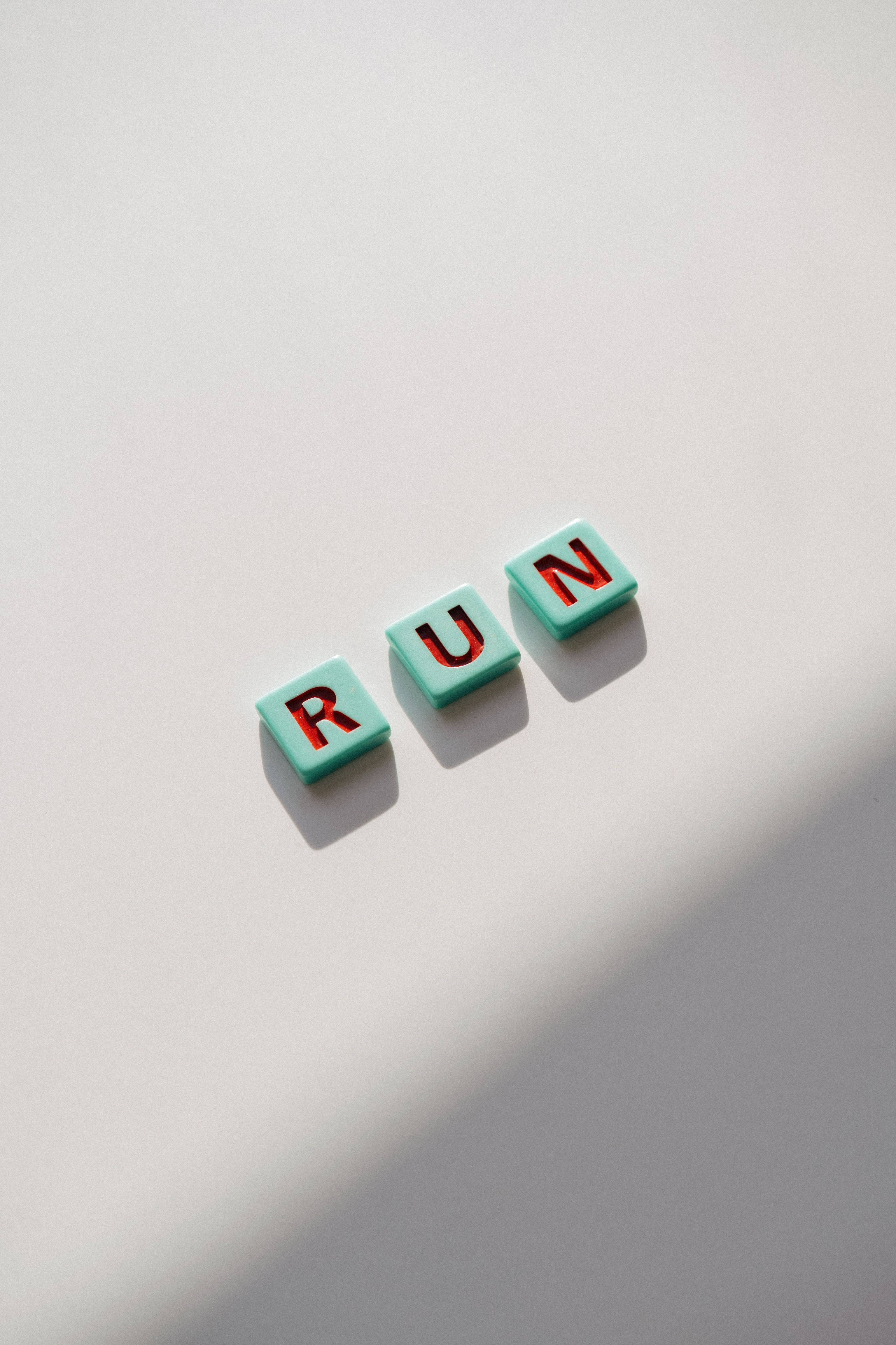 Minimalist Tiles with the Word 'RUN' in Sunlight · Free Stock Photo