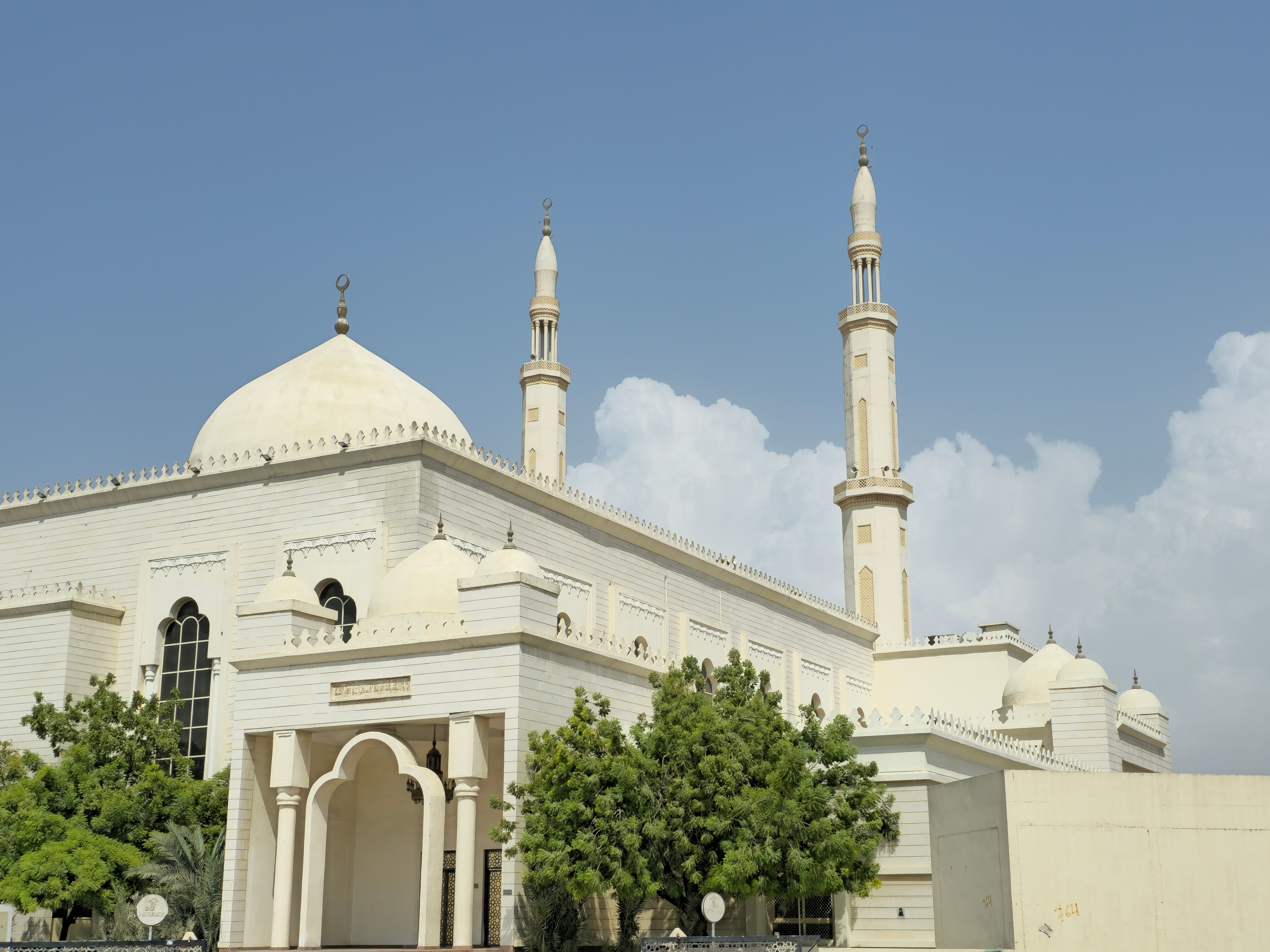 Stunning Mosque Architecture in Dubai · Free Stock Photo