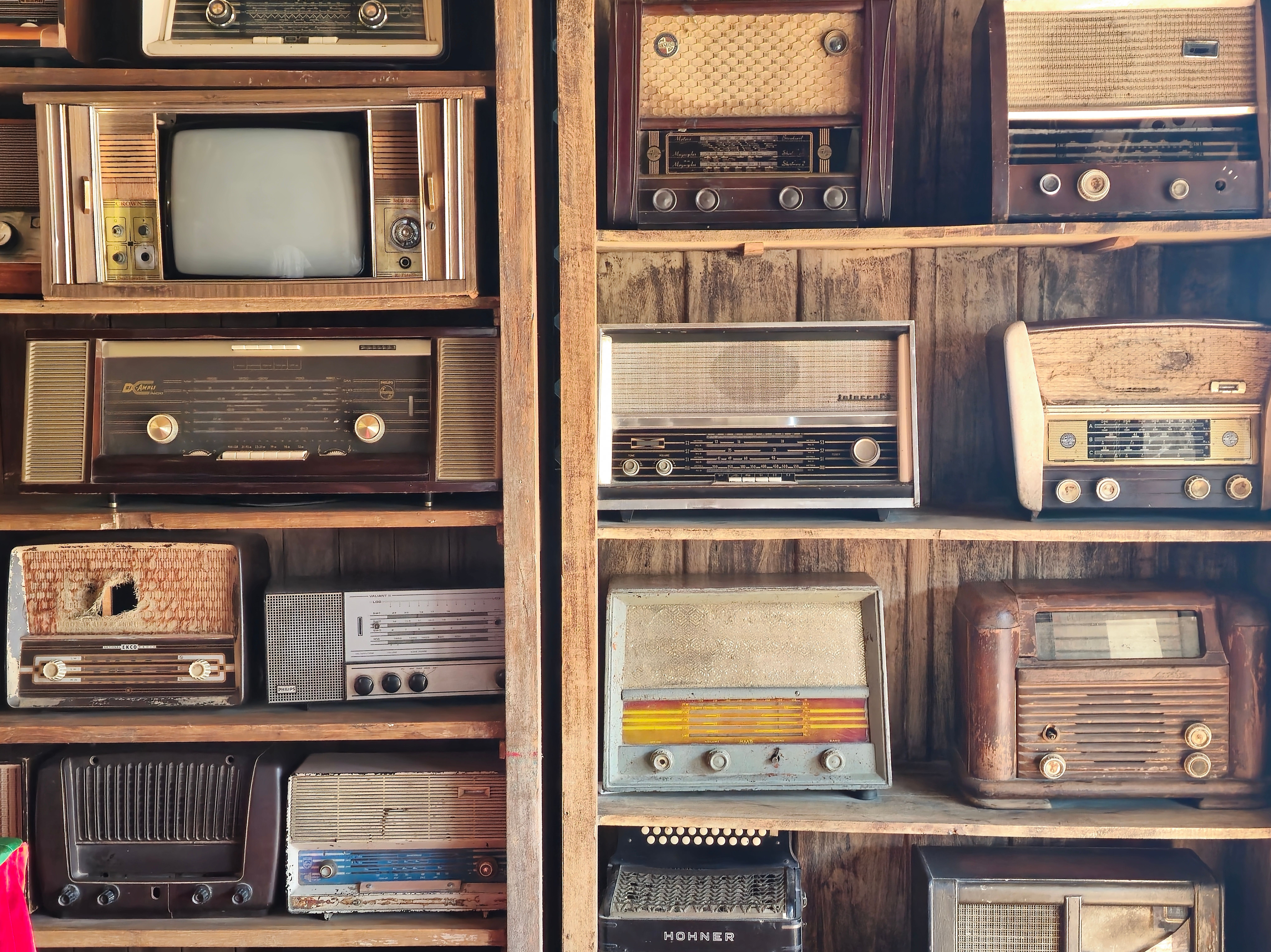 Vintage Radios Collection on Wooden Shelves in Dubai · Free Stock Photo