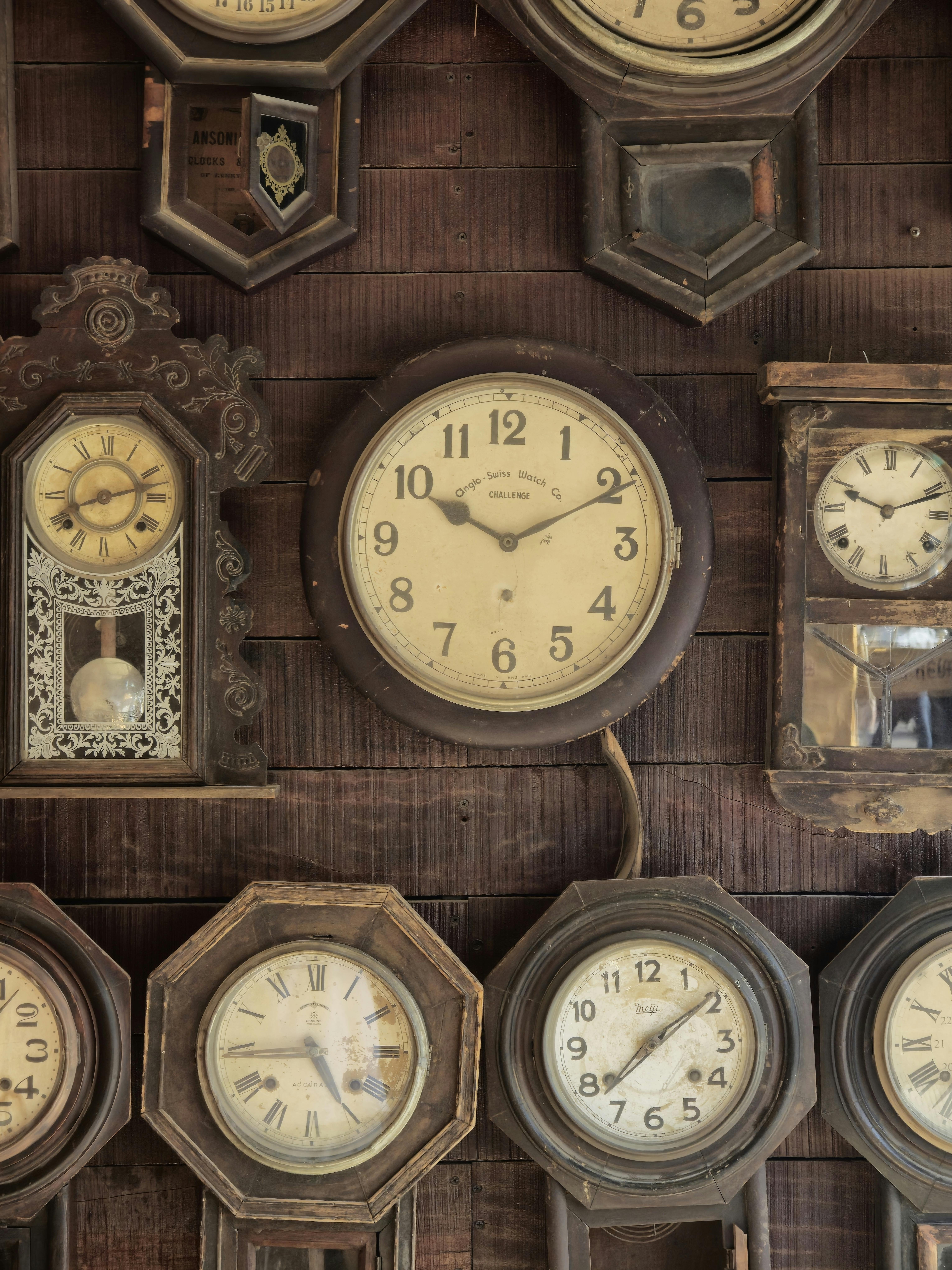 Vintage Wall Clock Collection in Dubai Shop · Free Stock Photo