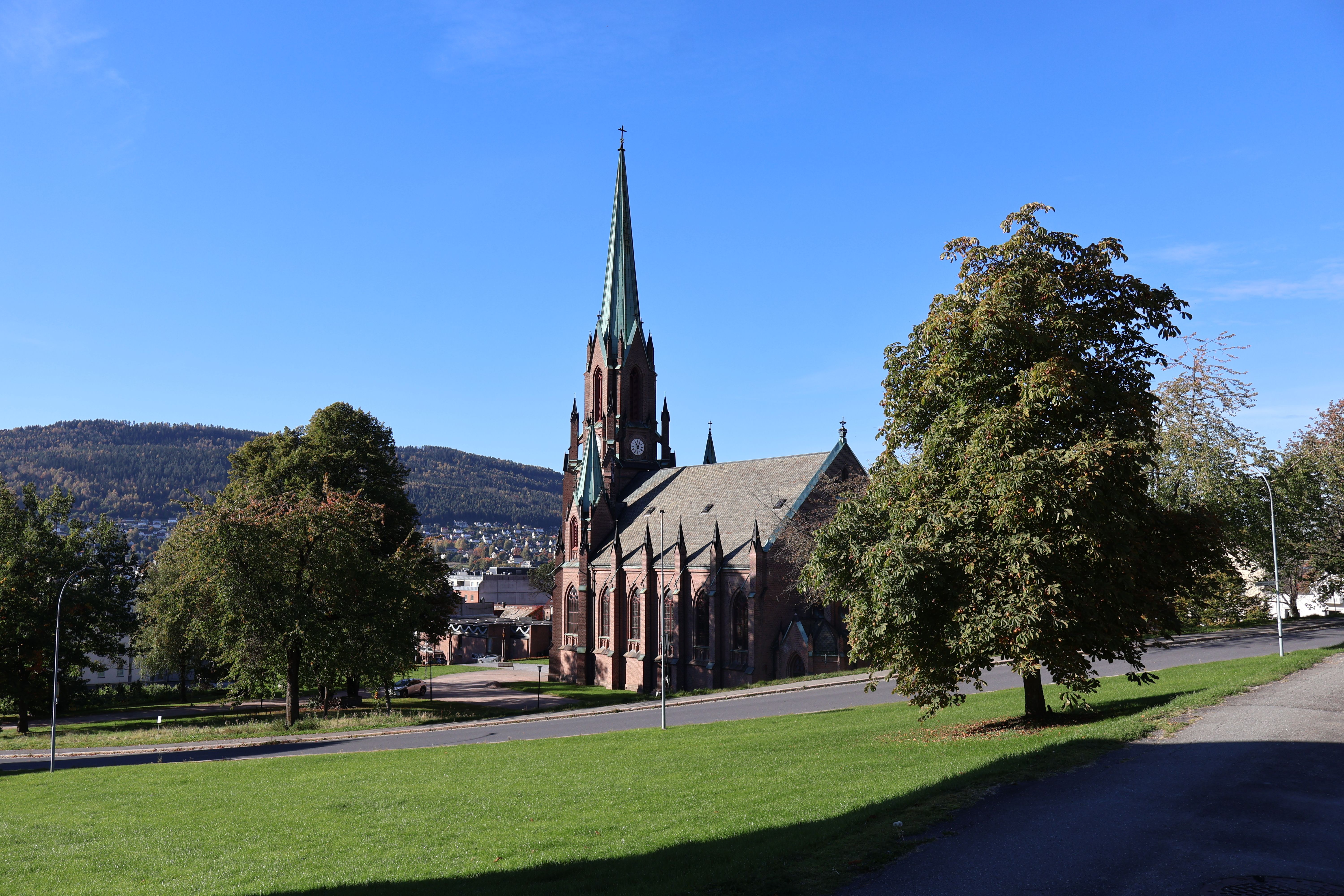 Drammen Church with Mountains in Background · Free Stock Photo