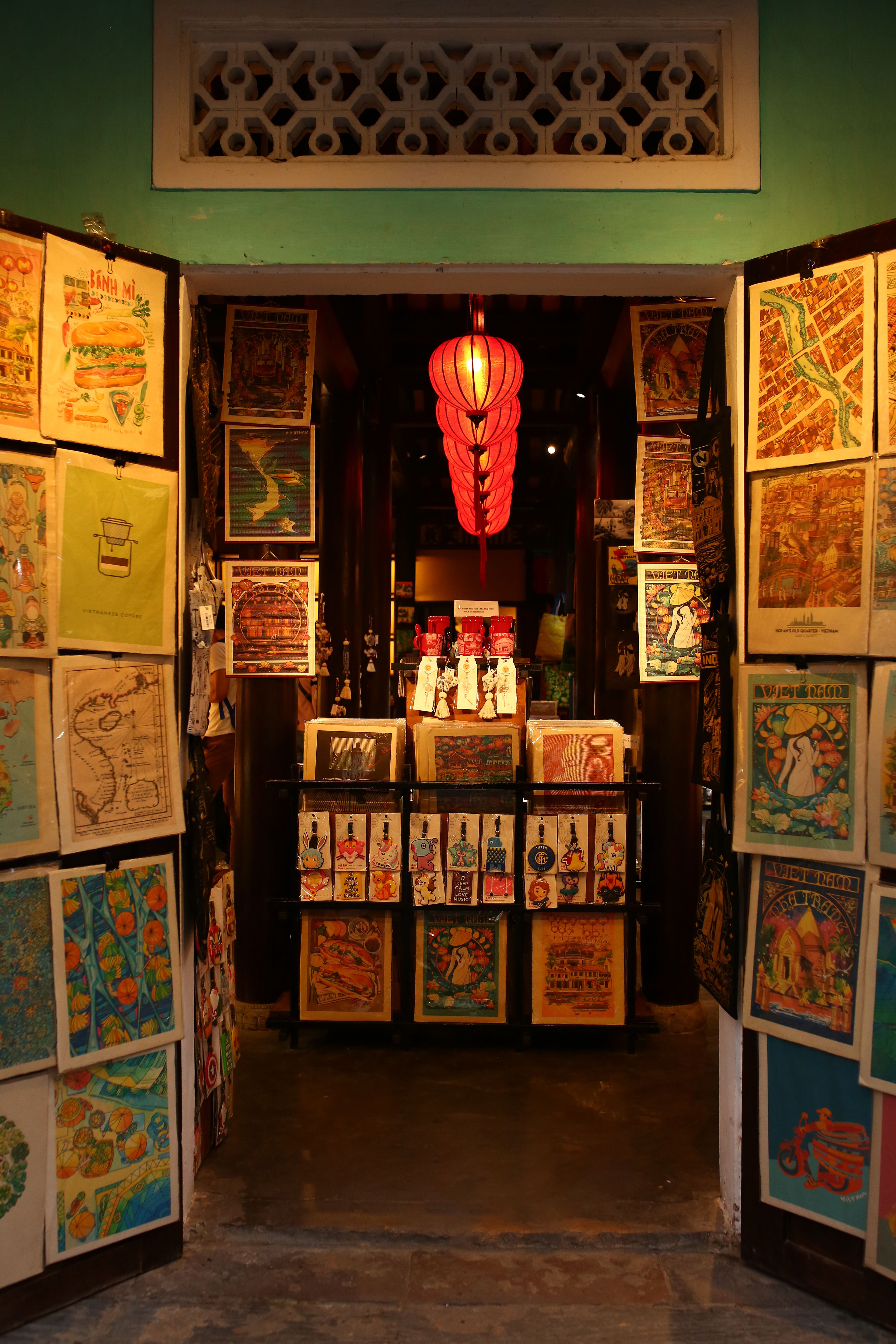 Traditional Vietnamese Art Shop in Hội An · Free Stock Photo