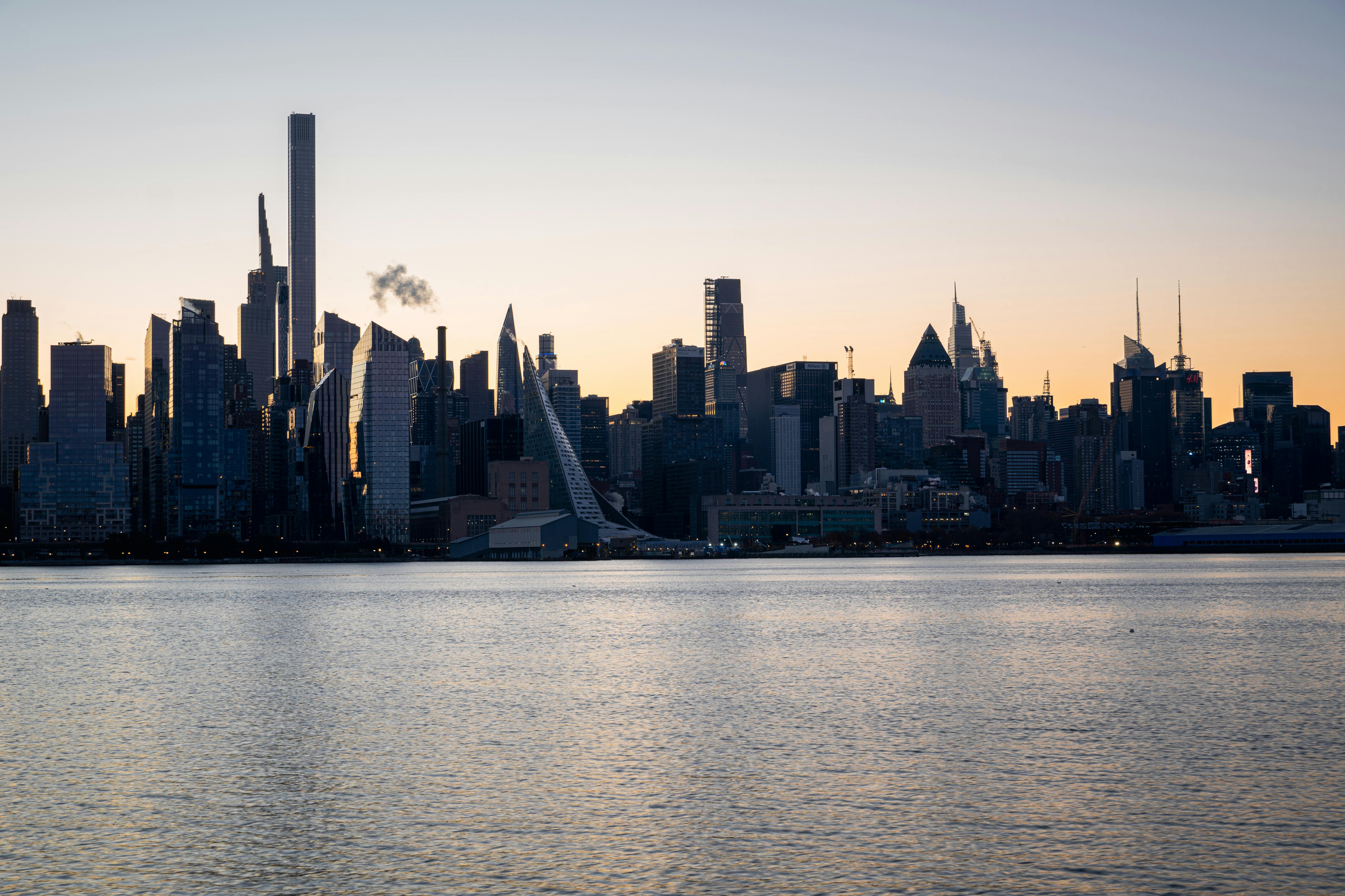 Dawn View of Iconic Manhattan Skyline · Free Stock Photo