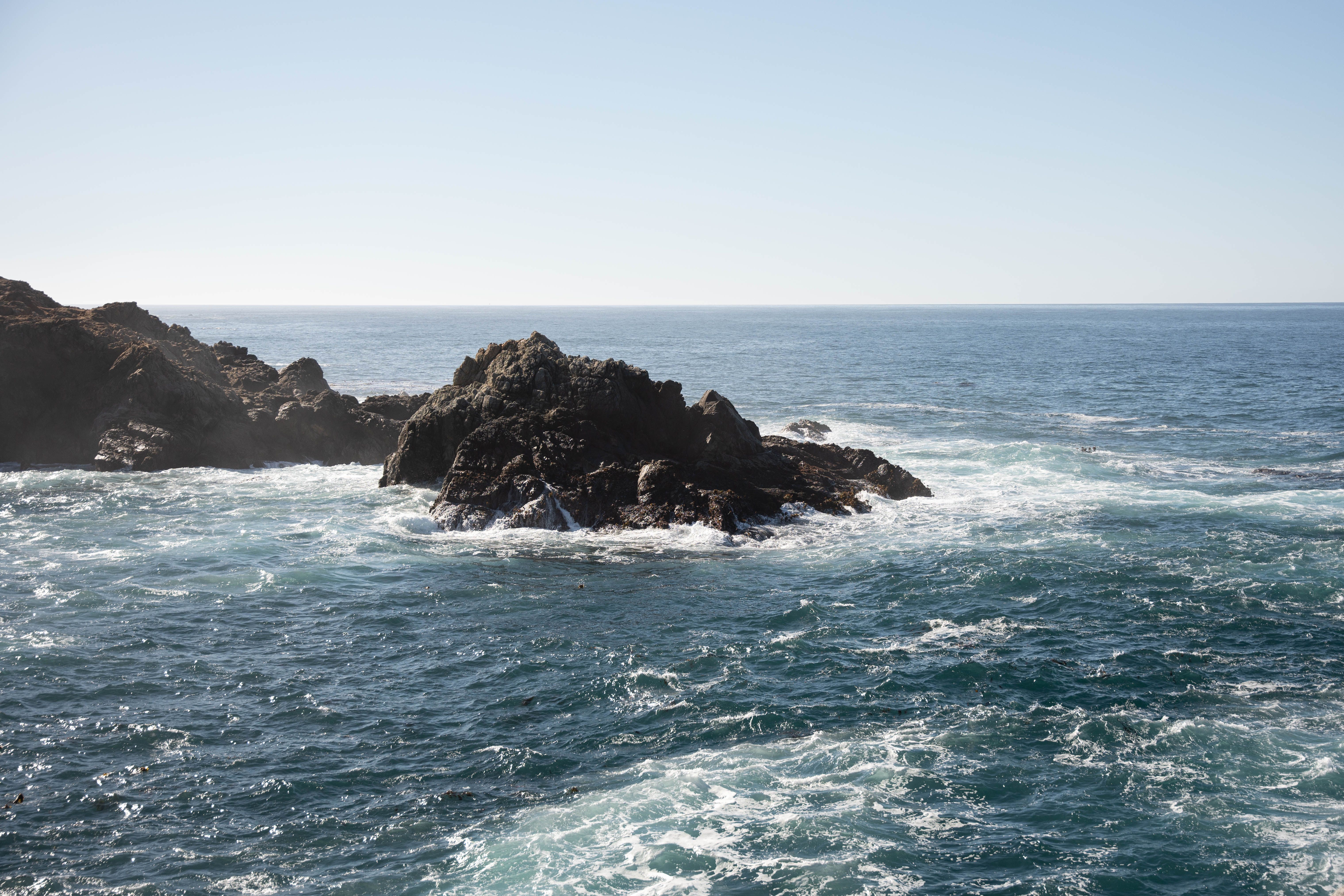 Dramatic Coastal Cliff in Big Sur, California · Free Stock Photo