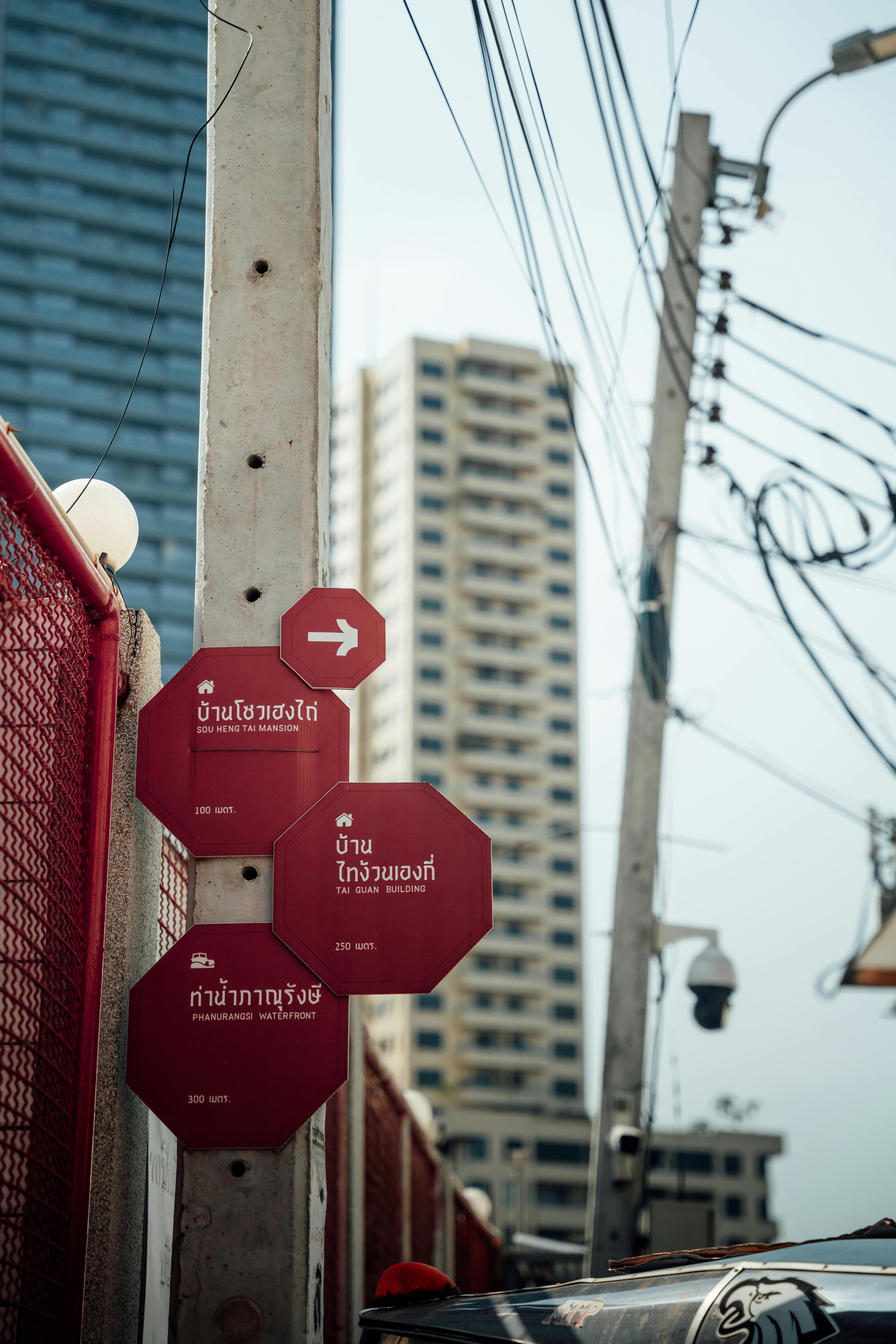Urban Street Scene with Thai Signage in Bangkok · Free Stock Photo