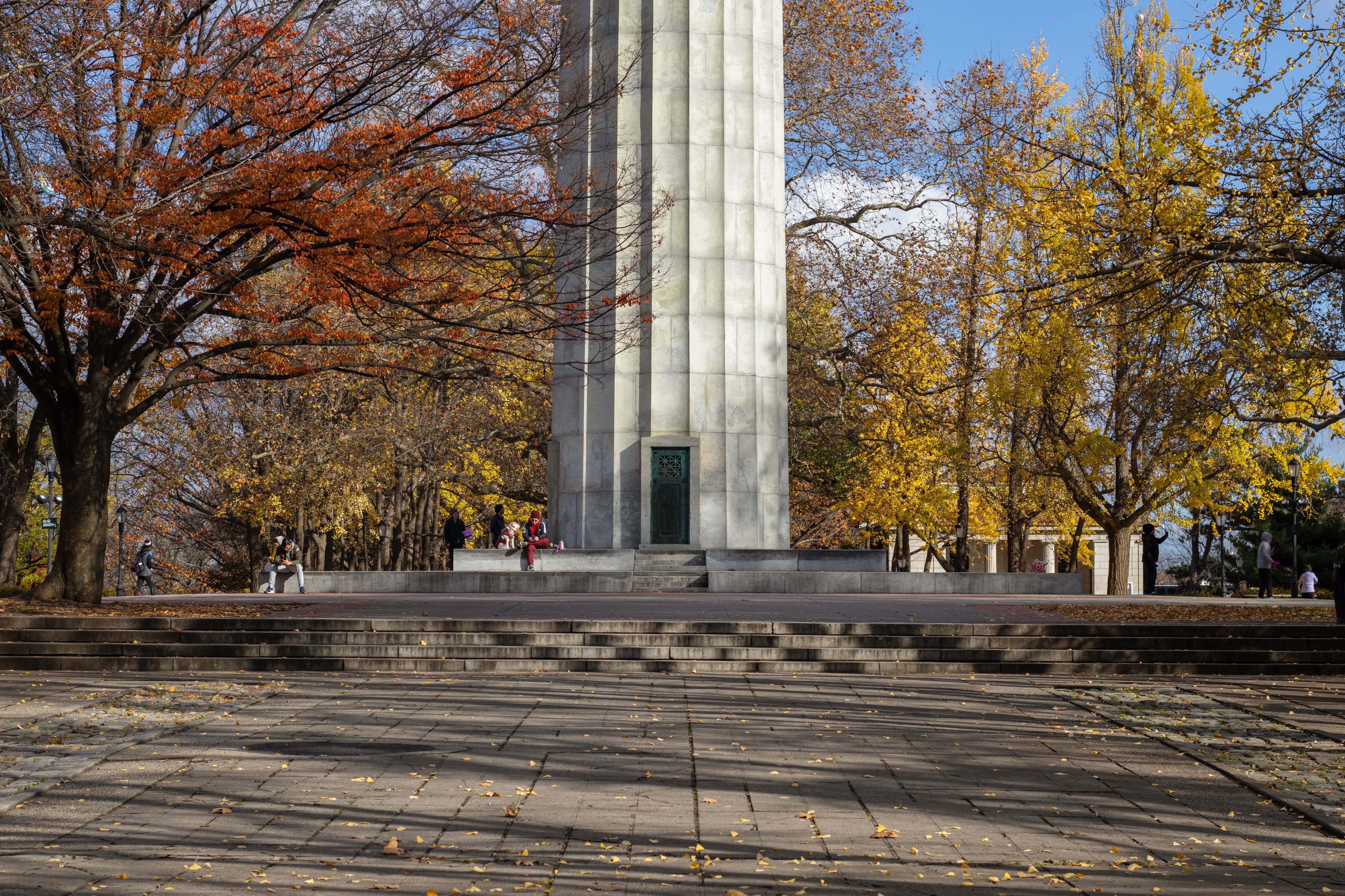 Autumn Scene at Monument in Park · Free Stock Photo