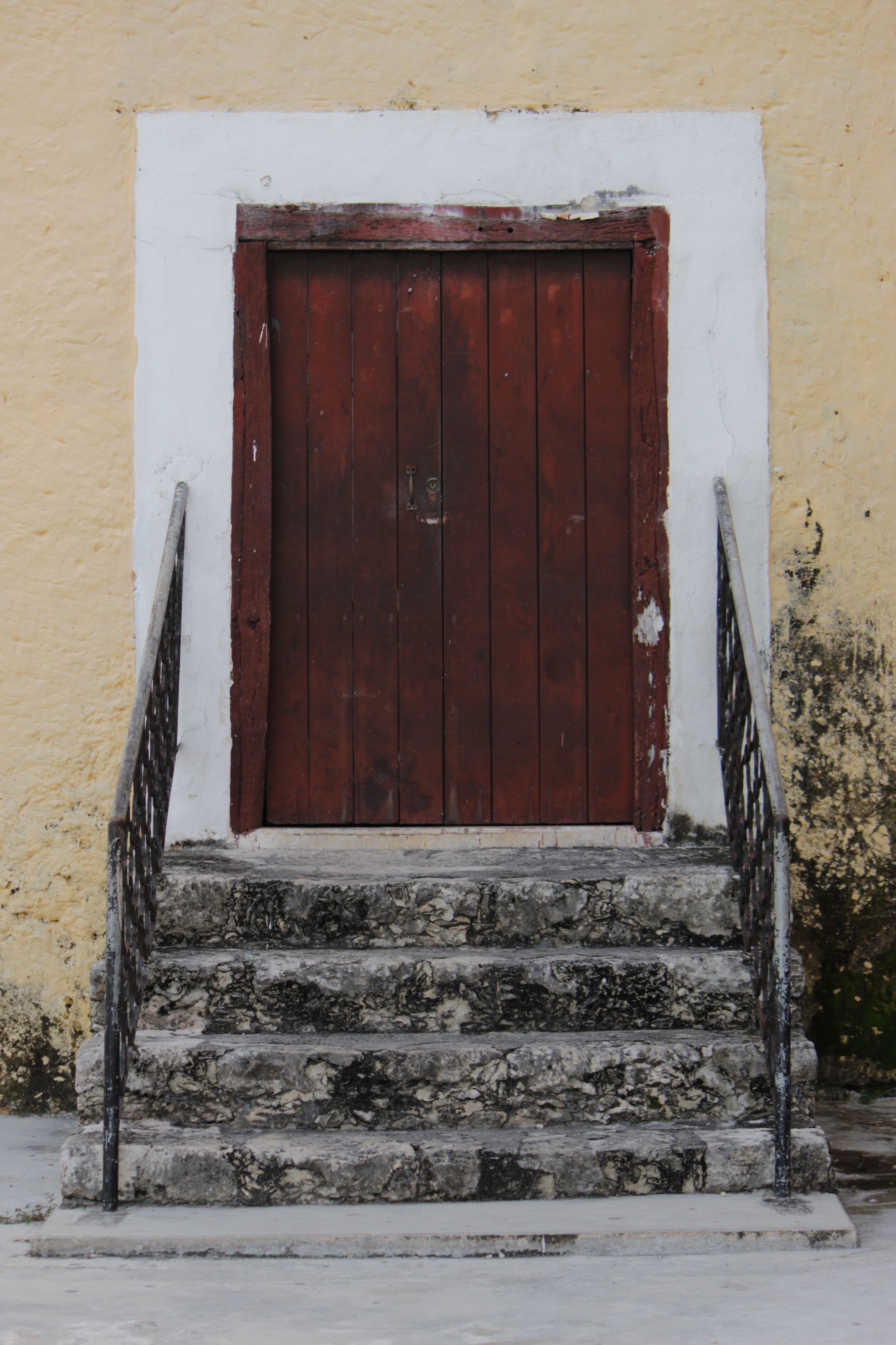Portal De Arquitectura Colonial En Hunucmá, Yucatán · Foto de stock ...