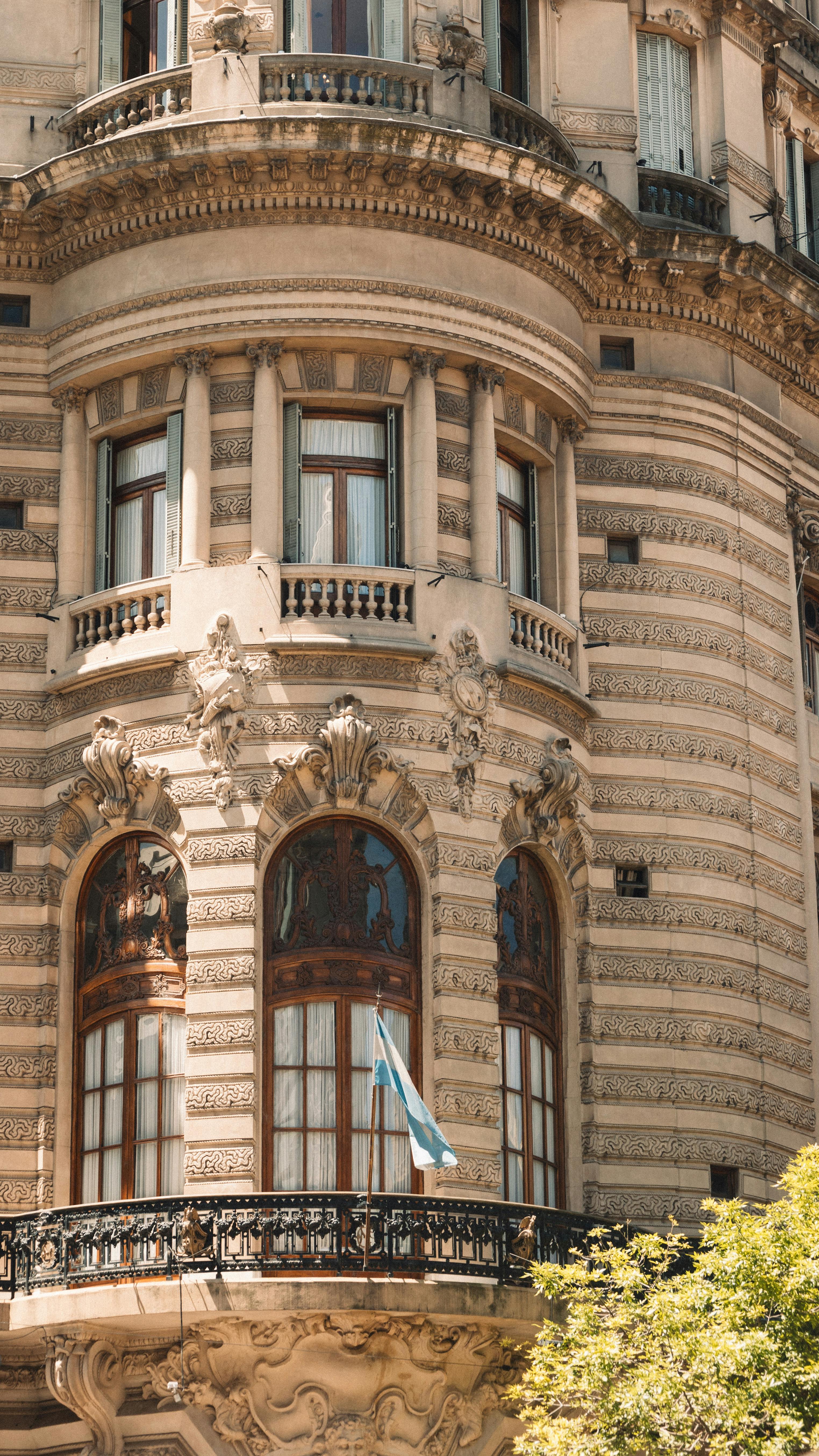 Elegant European-style Building Facade in Sunlight · Free Stock Photo