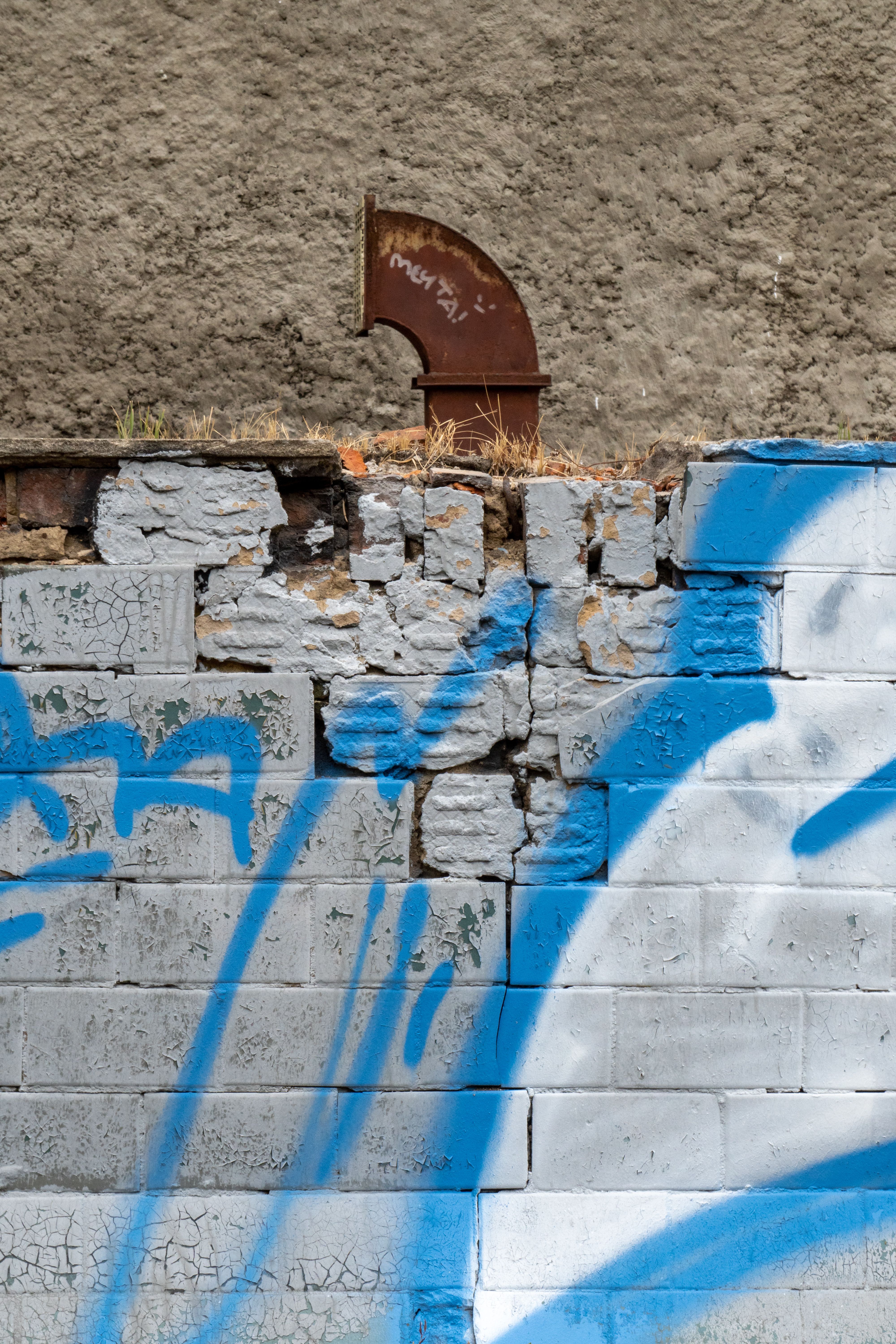 Urban Graffiti on Weathered Concrete Wall · Free Stock Photo