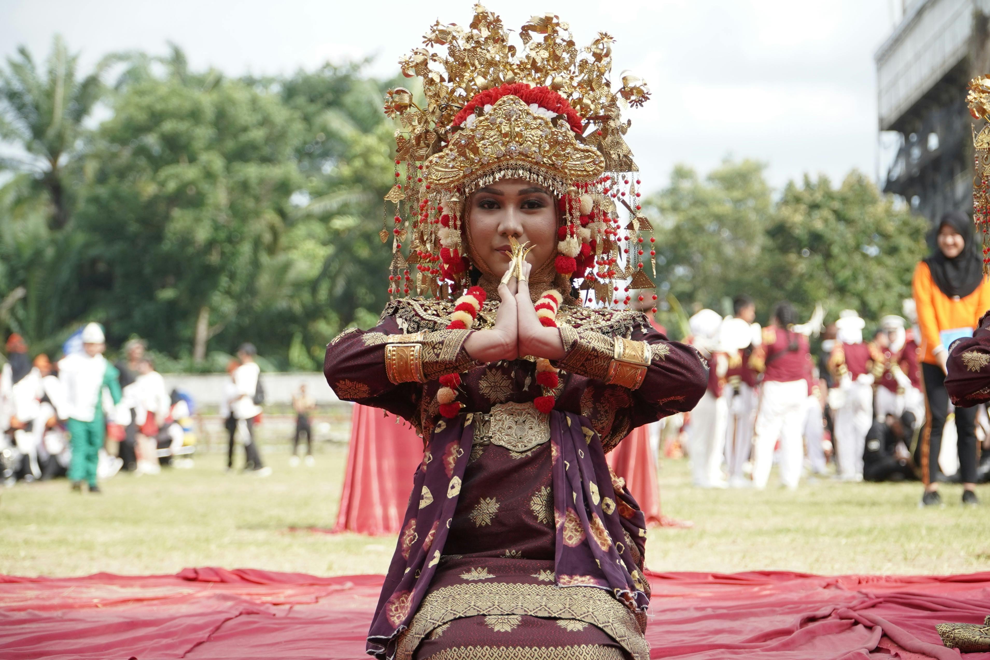 Traditional Indonesian Dancer in Ornate Costume · Free Stock Photo