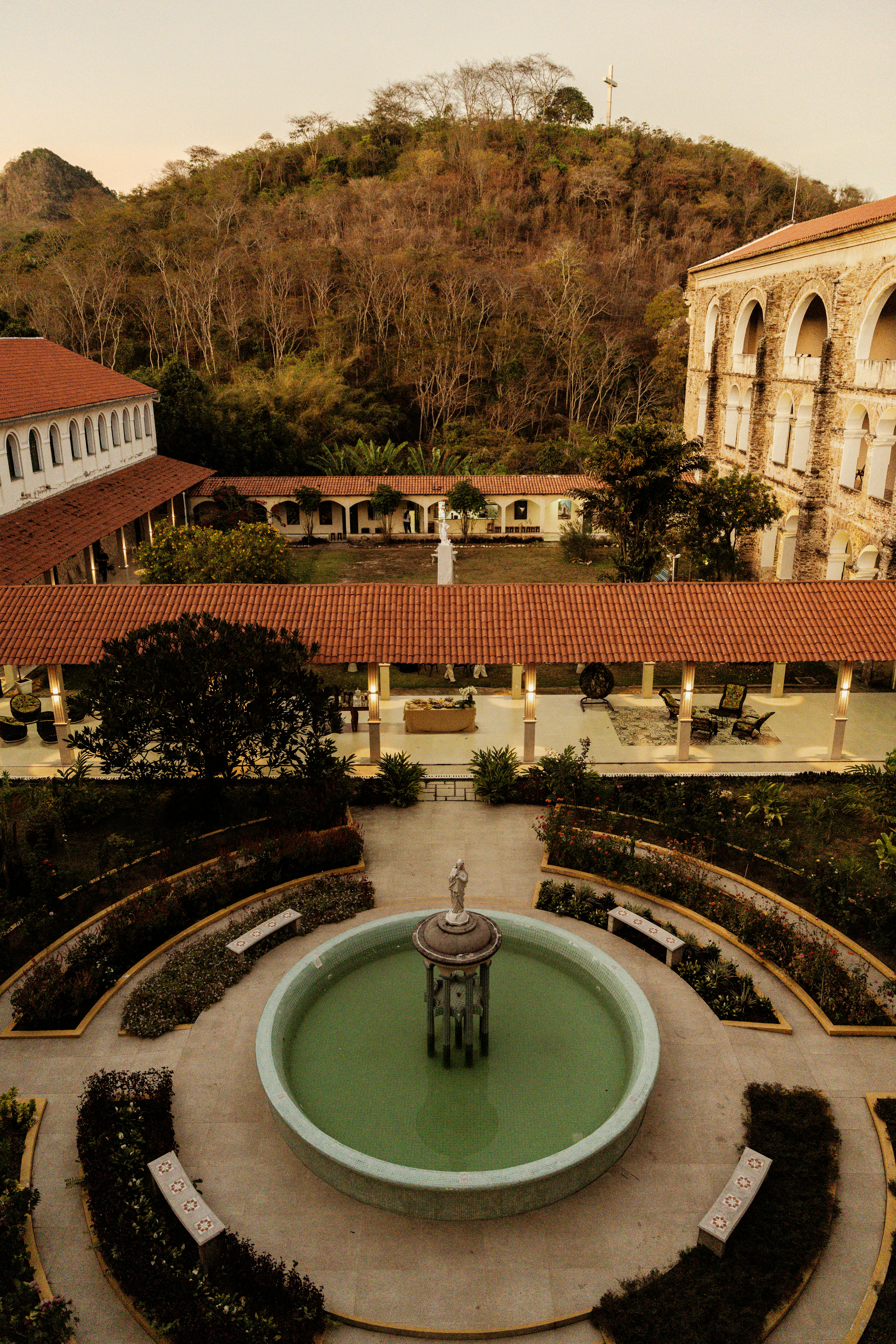 Historic Courtyard with Fountain and Stone Architecture · Free Stock Photo