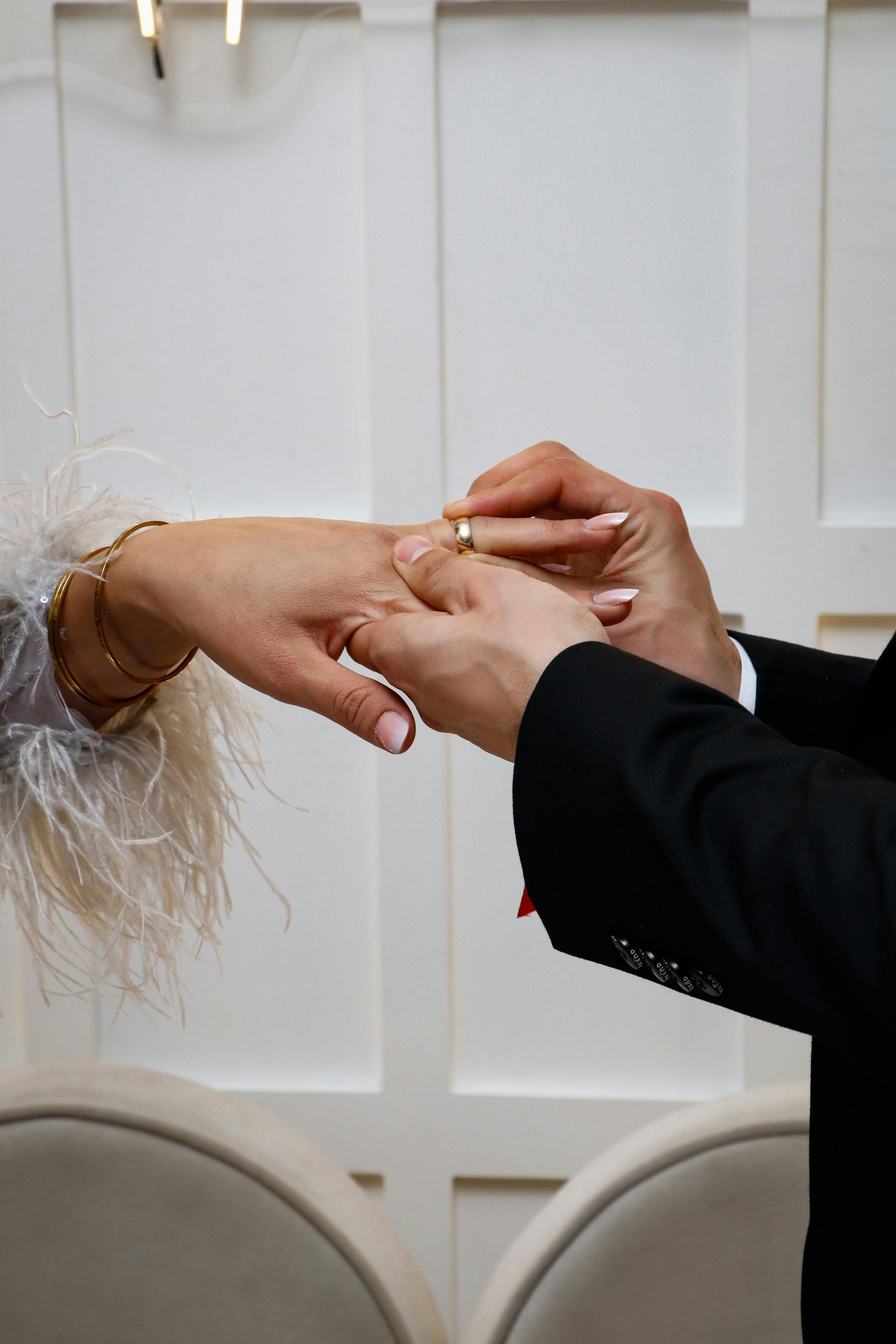 Elegant Wedding Ceremony Ring Exchange · Free Stock Photo