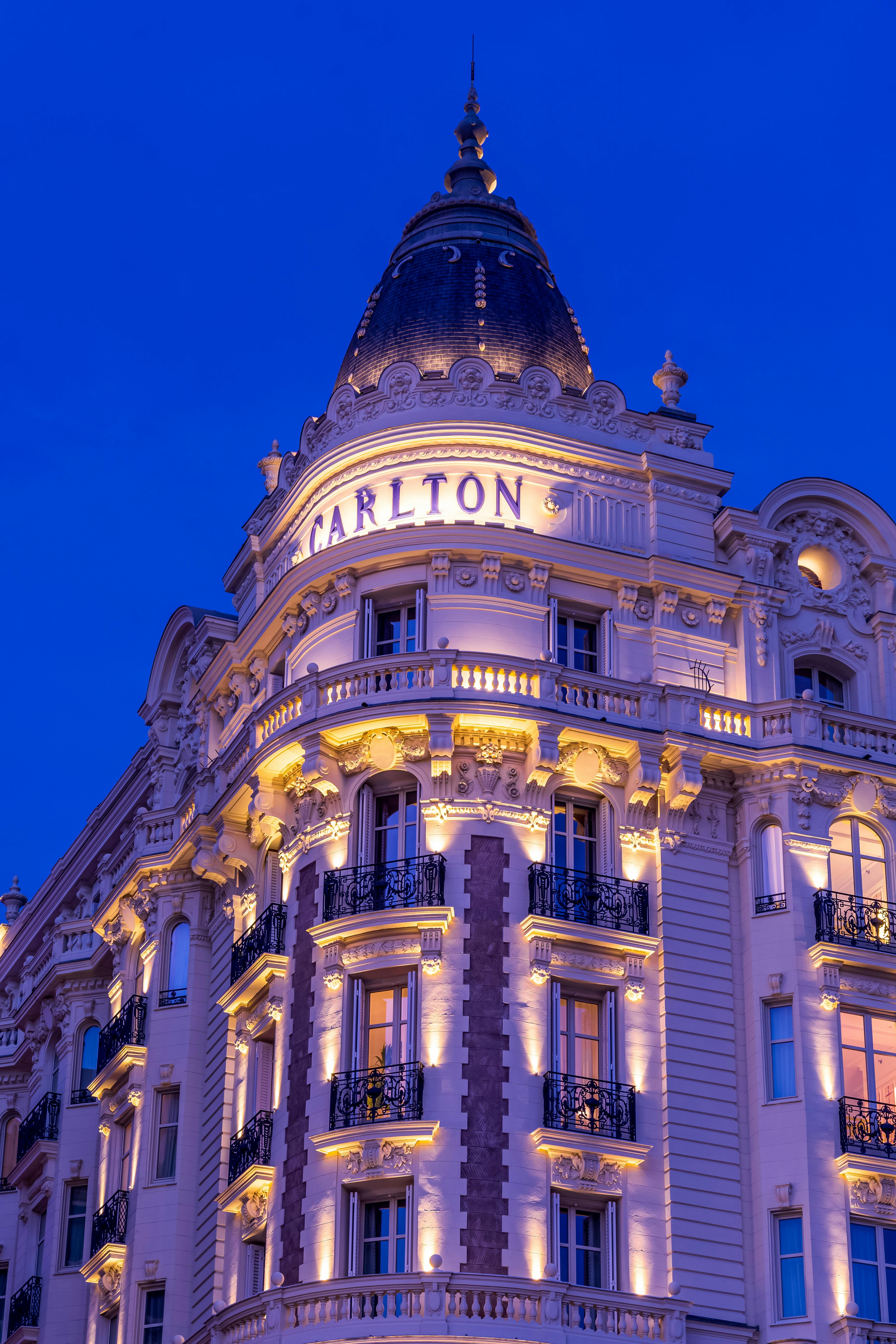 Historic Carlton Hotel Illuminated at Twilight · Free Stock Photo