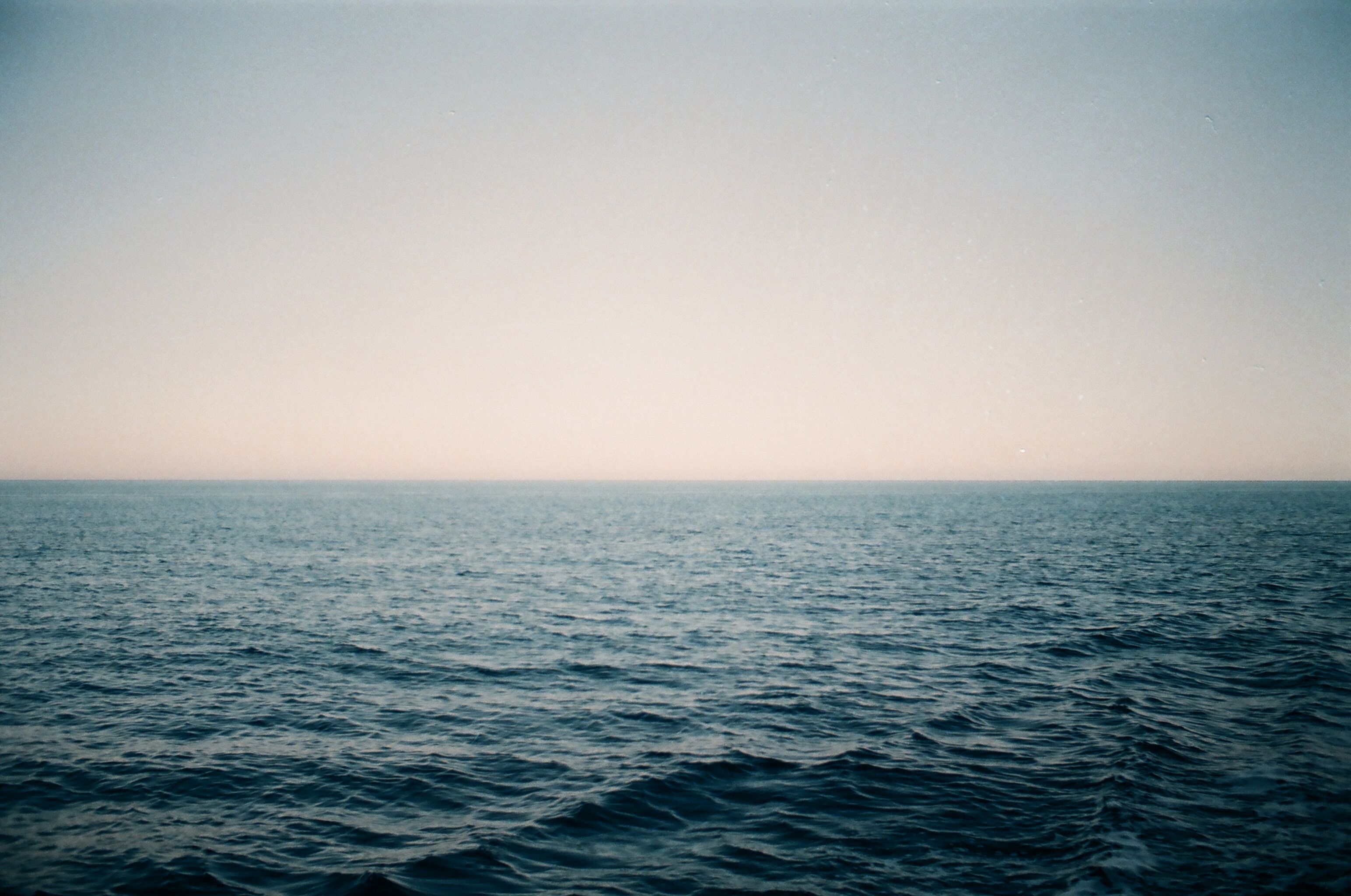 Serene Open Ocean Horizon at Daytime · Free Stock Photo