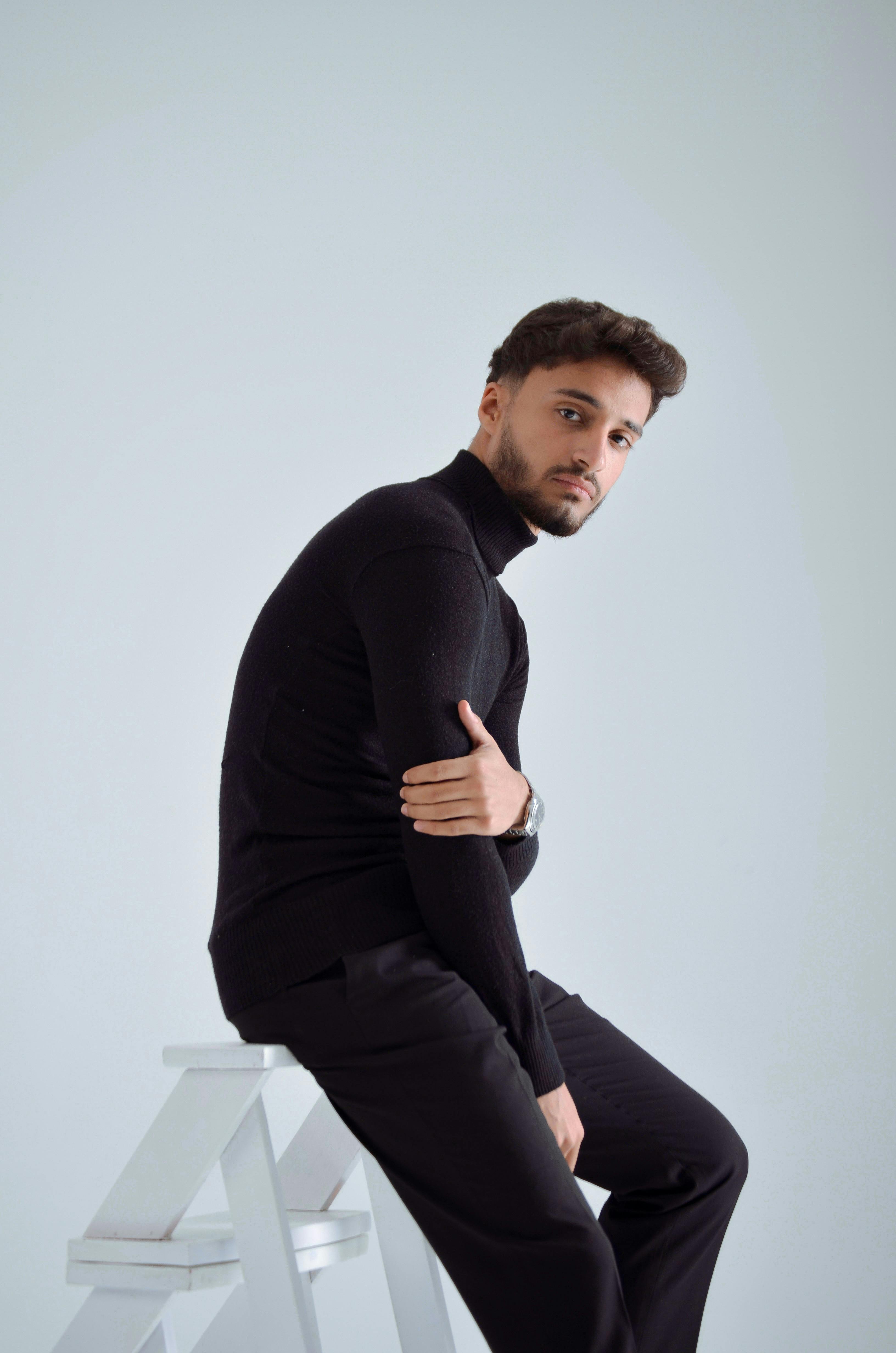 Potret Mode Modern Seorang Pria Muda · Foto Stok Gratis