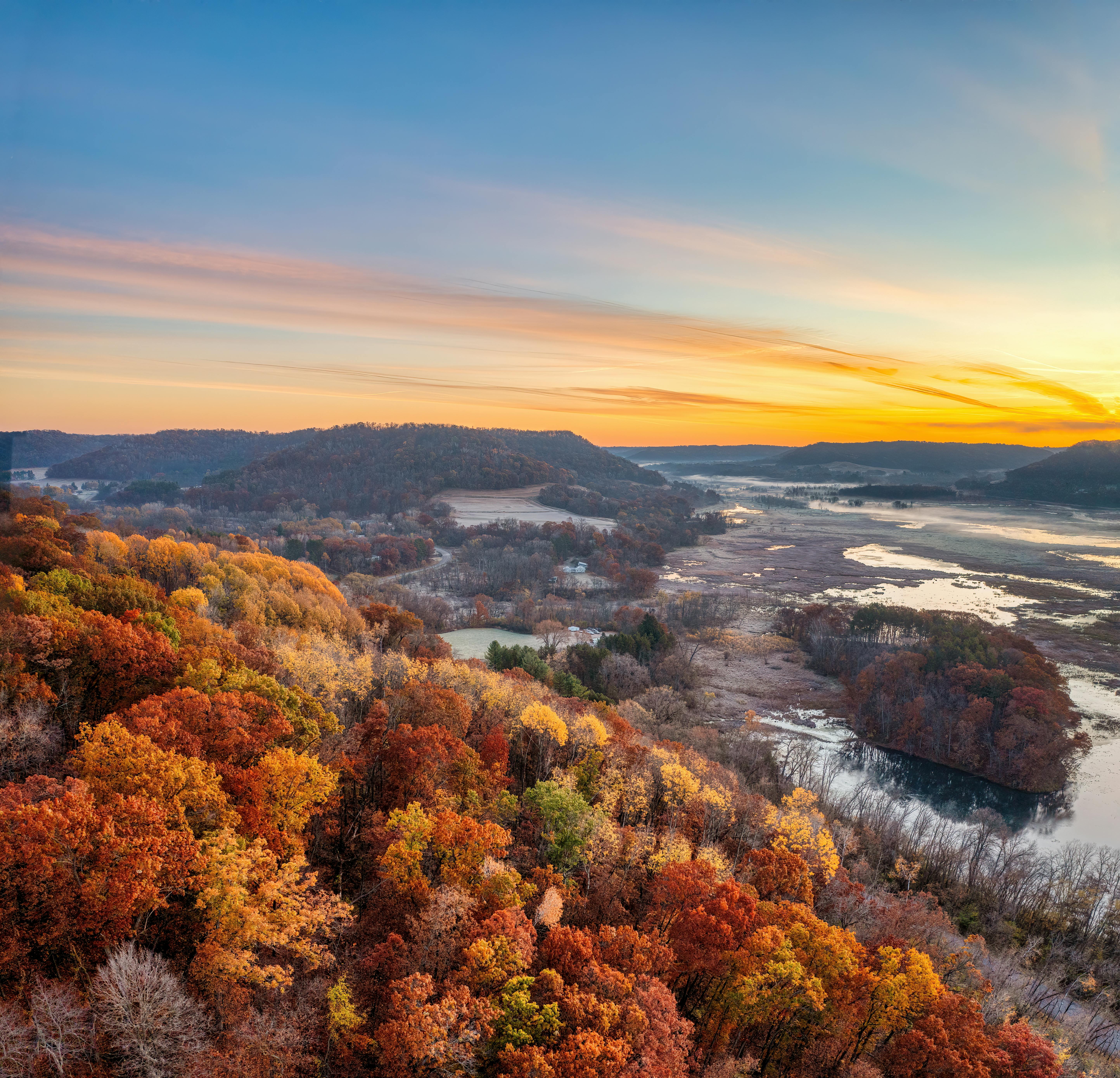 Stunning Autumn Landscape in Alma, Wisconsin · Free Stock Photo