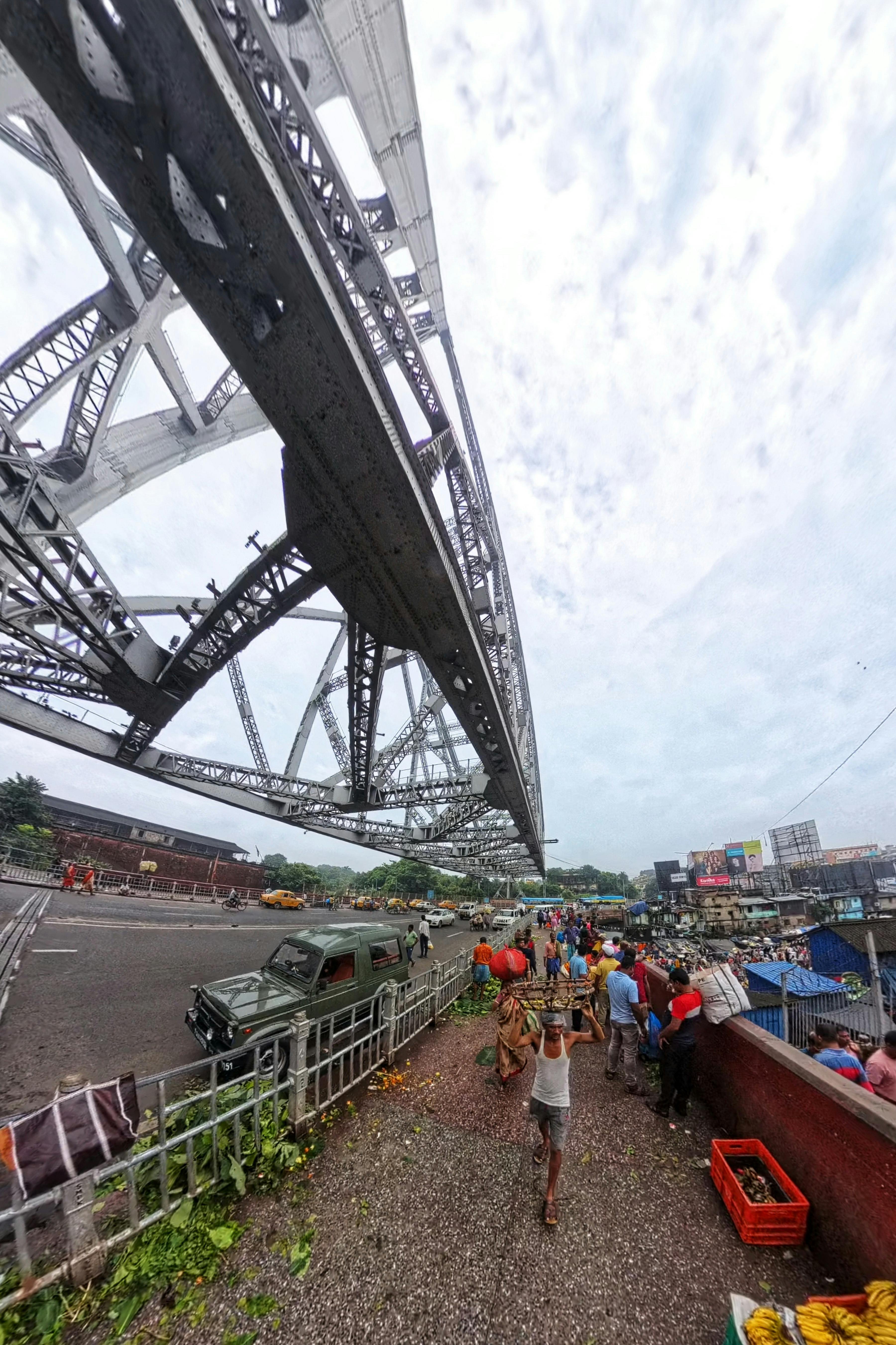 Howrah Bridge With Howrah Station And Taxi Photos, Download The BEST ...