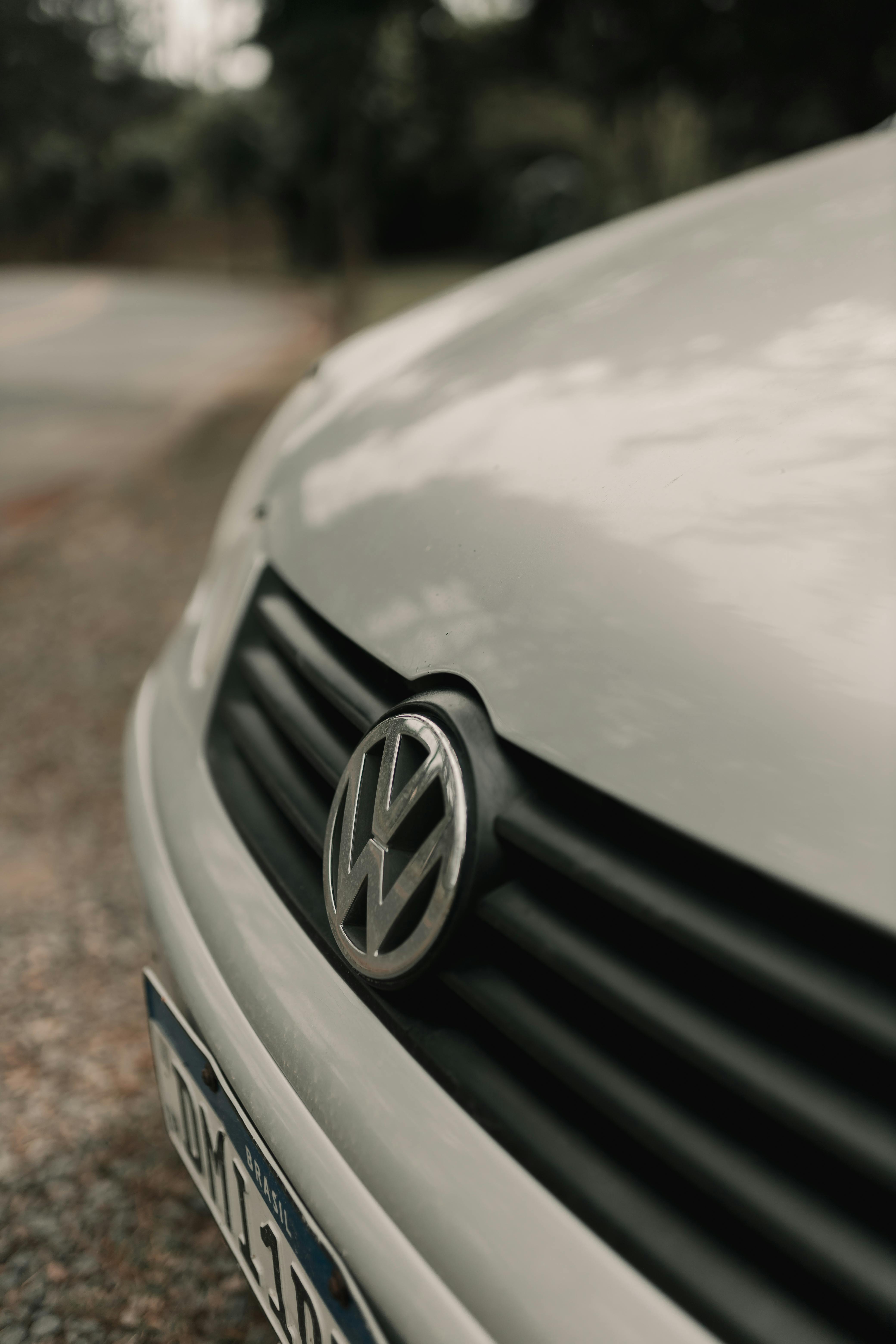 Close-up of Volkswagen Car Badge in Focus · Free Stock Photo