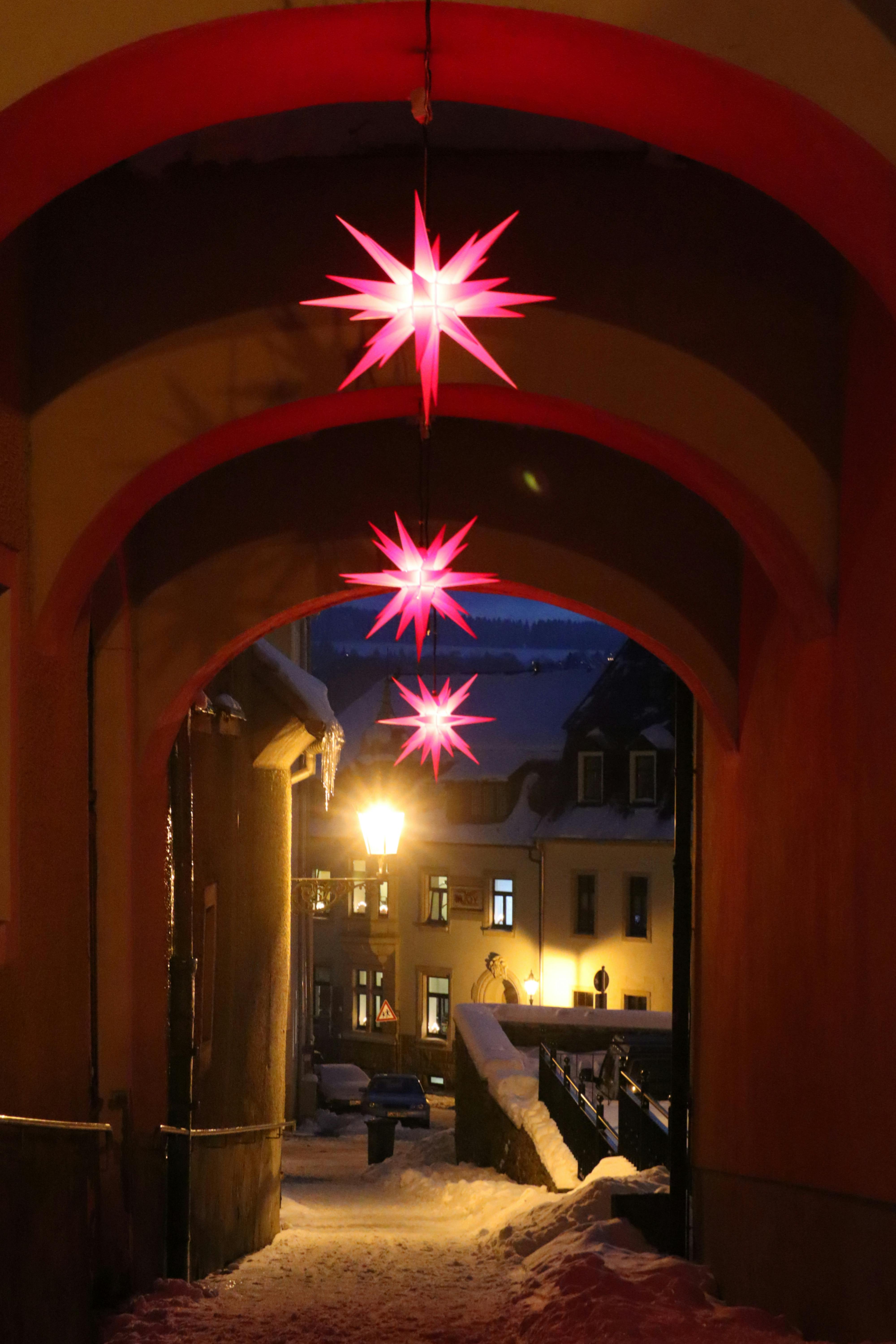 Festive Archway with Illuminated Stars in Winter · Free Stock Photo