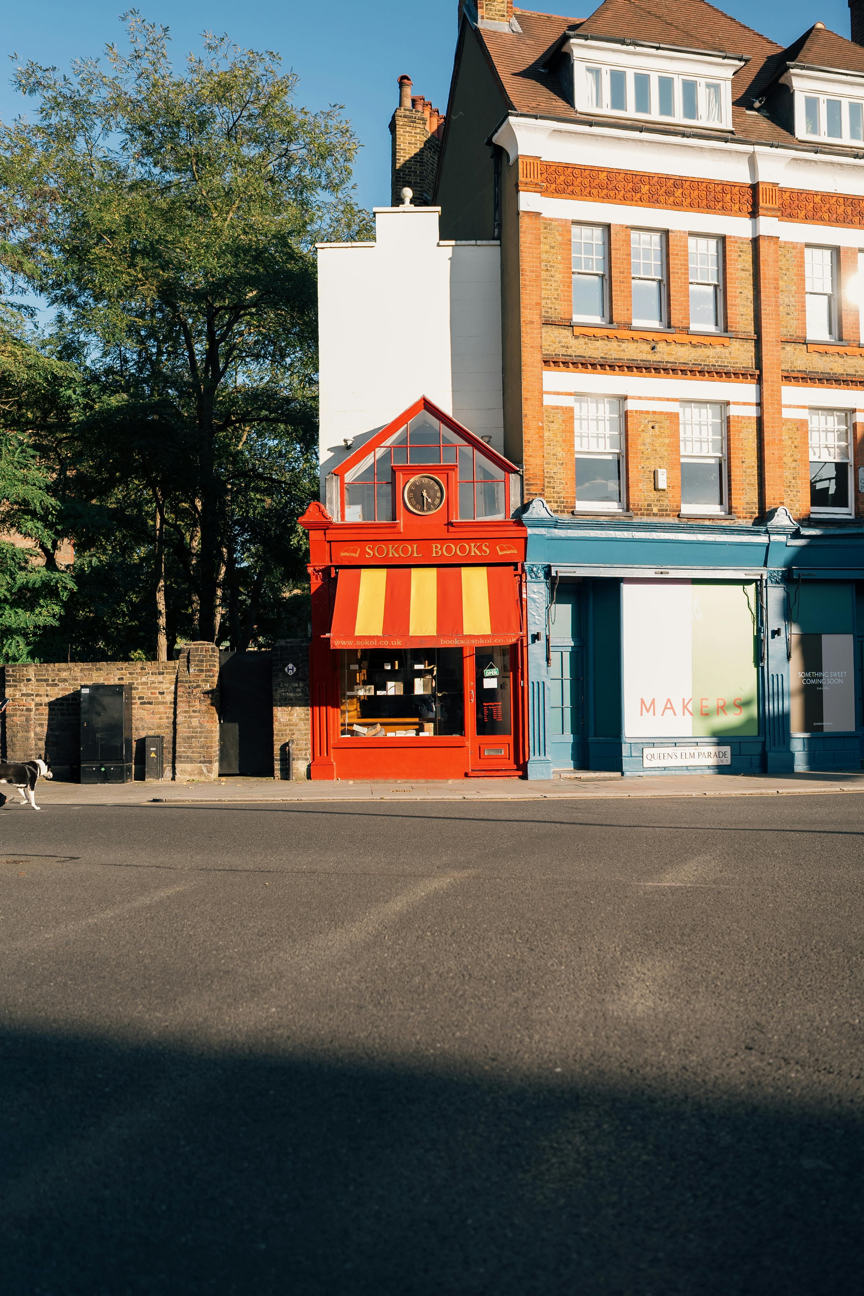 Charming London Bookstore in Sunlit Street · Free Stock Photo