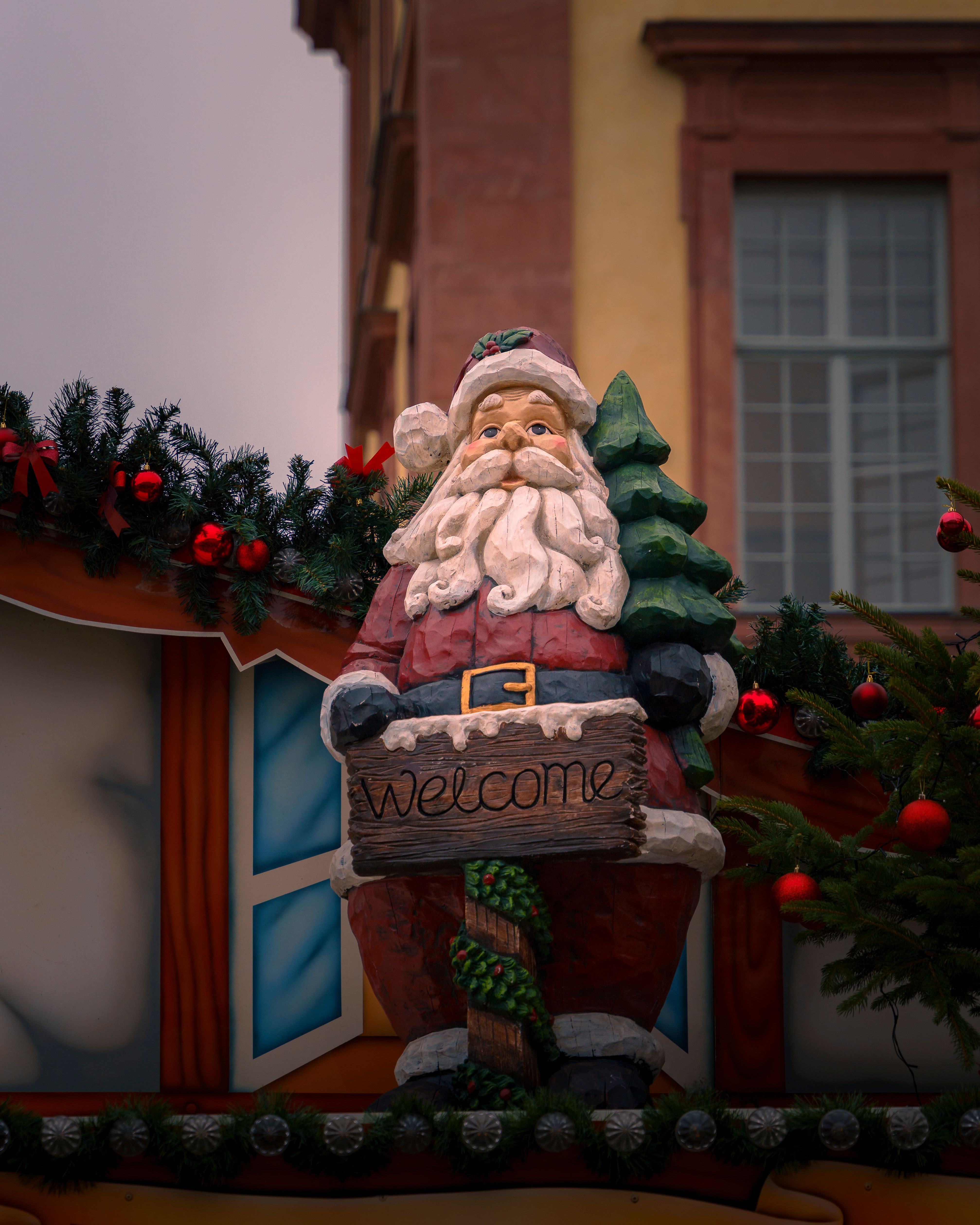 Decoración Navideña De Papá Noel En El Mercado Navideño Alemán · Foto ...