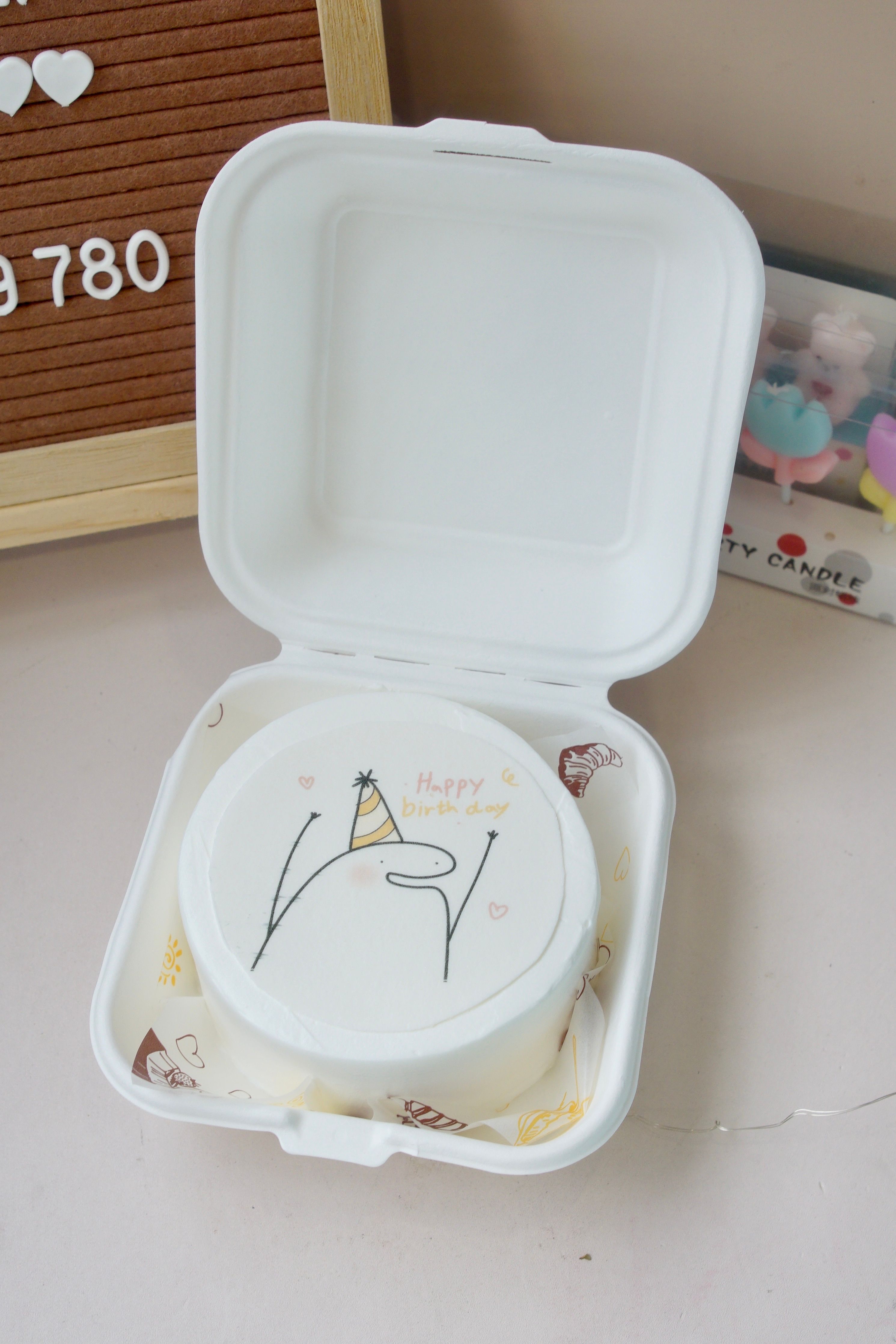 Minimalist Birthday Cake in Eco-Friendly Packaging · Free Stock Photo