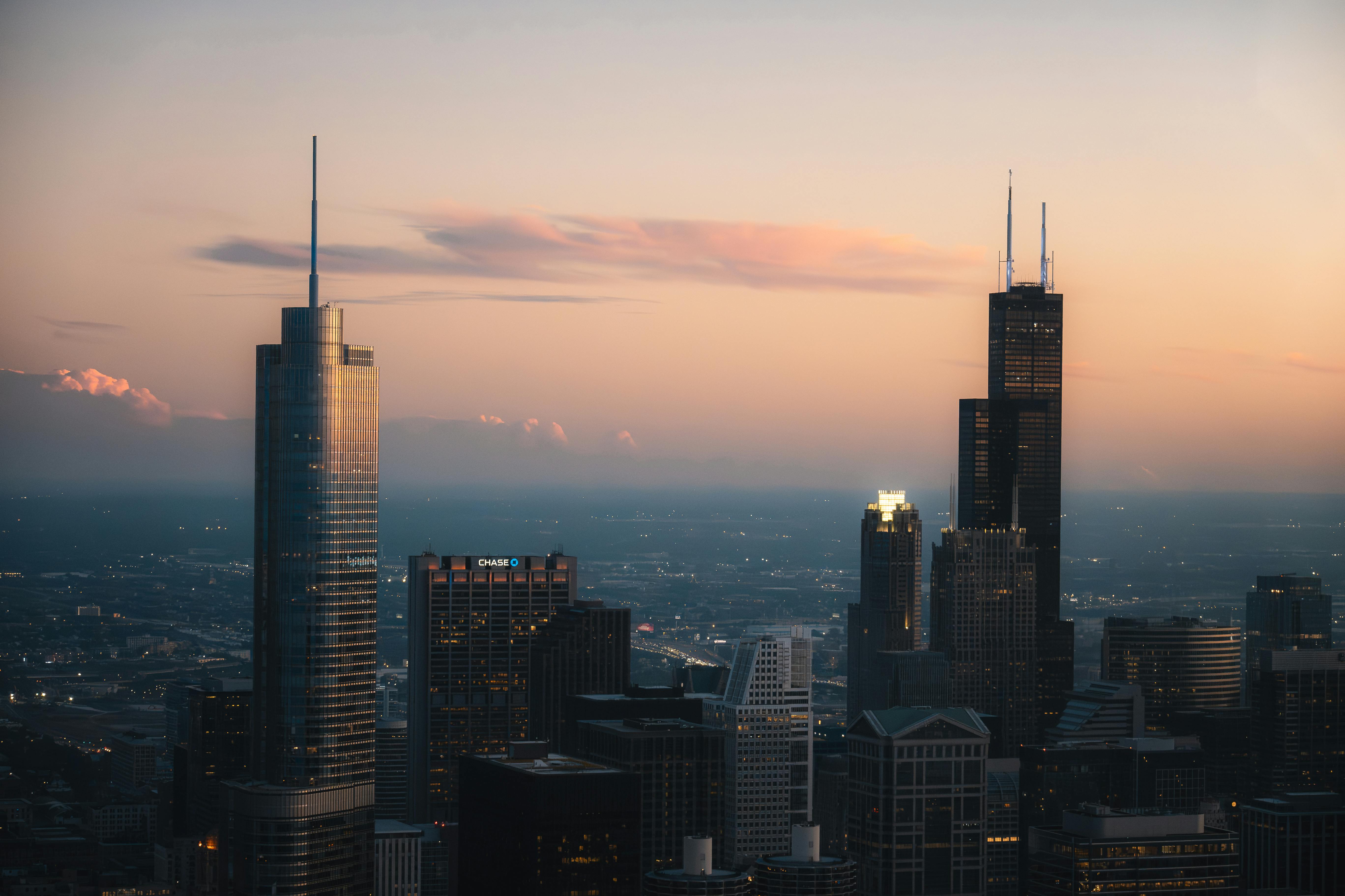 Skyline of Chicago at Sunset with Willis Tower · Free Stock Photo
