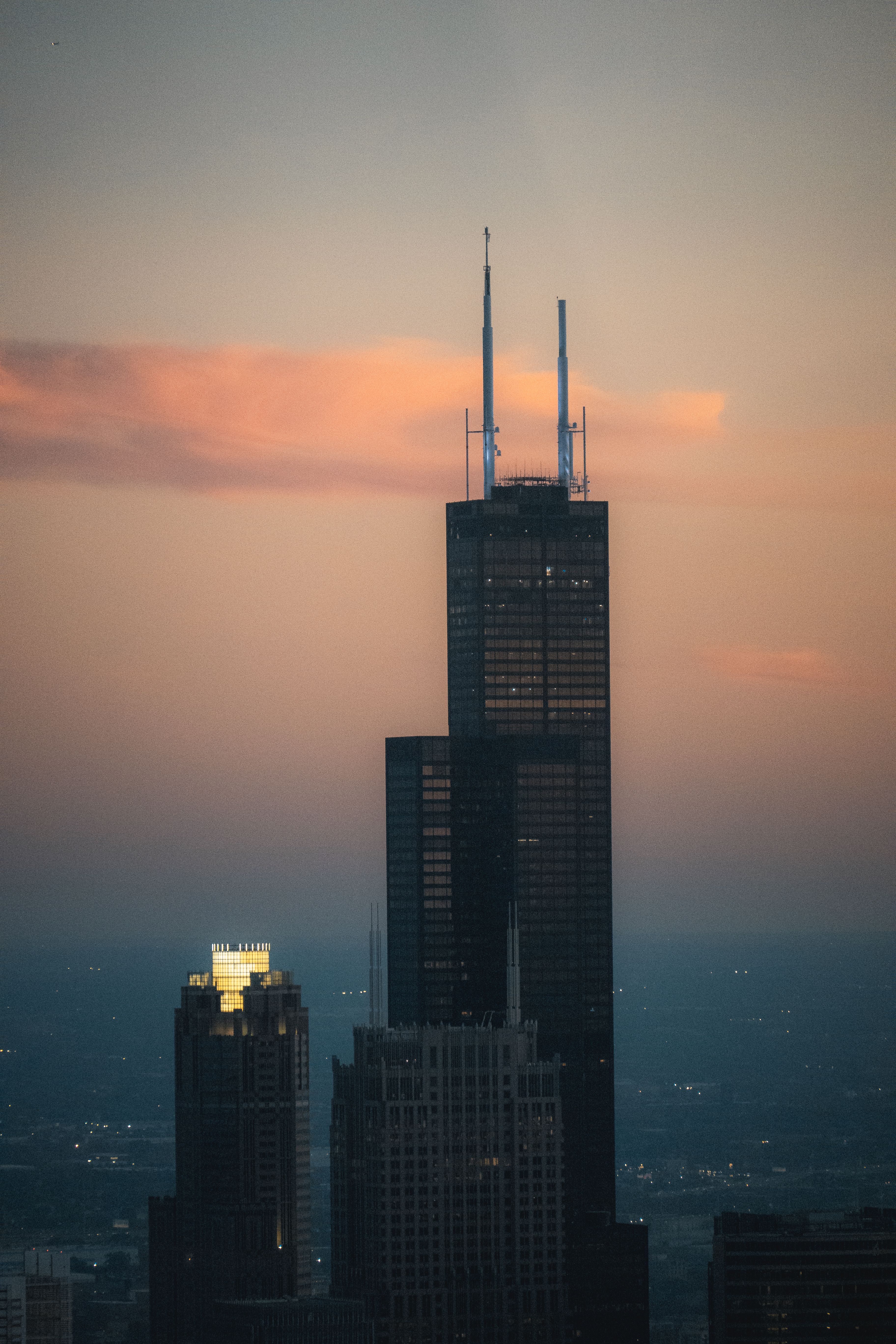 La Emblemática Torre Willis Al Atardecer En El Horizonte De Chicago ...