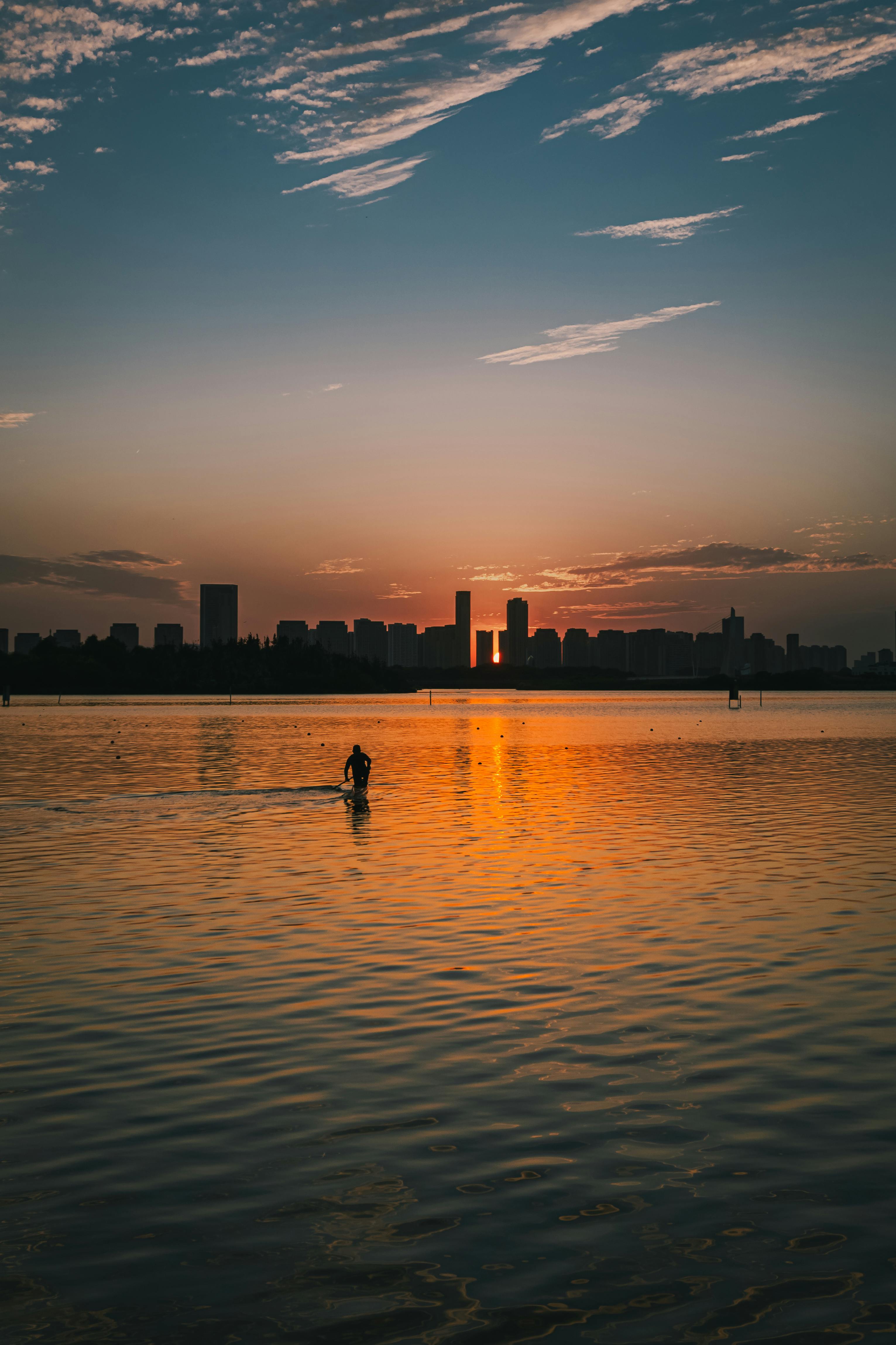 Sunset Paddleboarding in Los Angeles Waters · Free Stock Photo