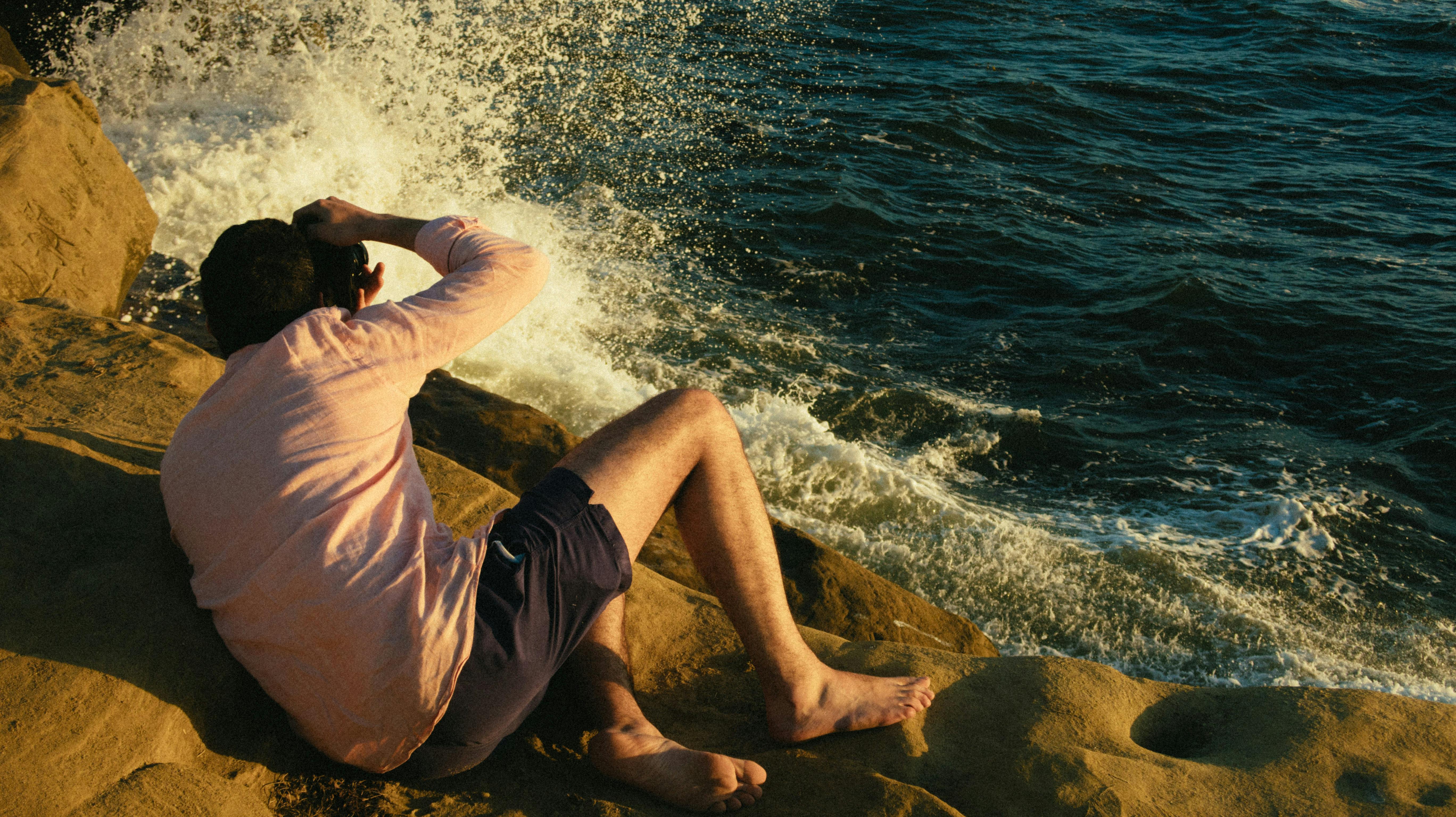 Man Sitting Near the Sea · Free Stock Photo