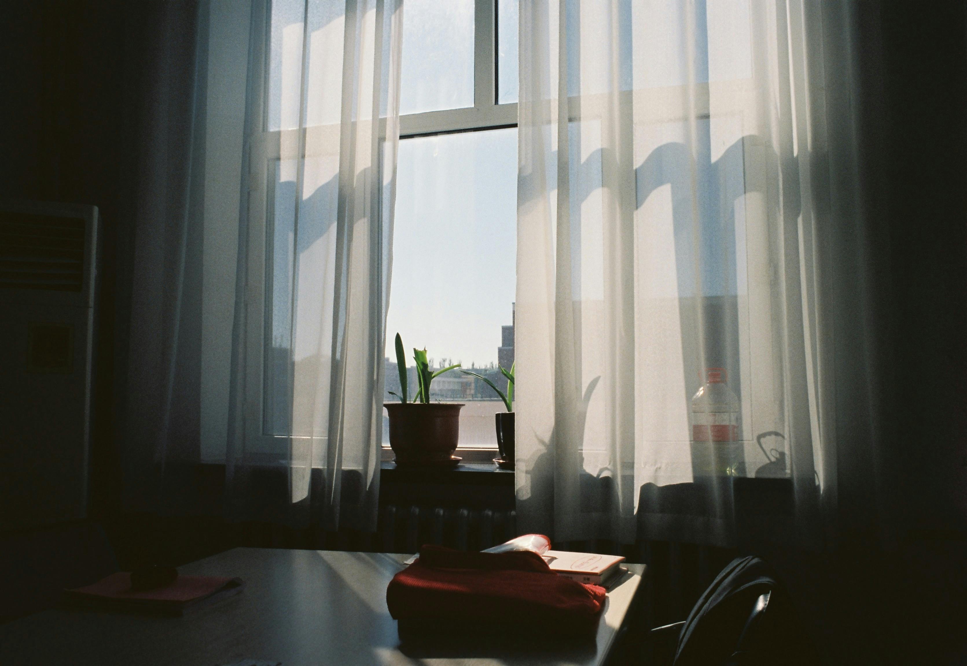 A Dark And Quiet Room Photos, Download The BEST Free A Dark And Quiet ...