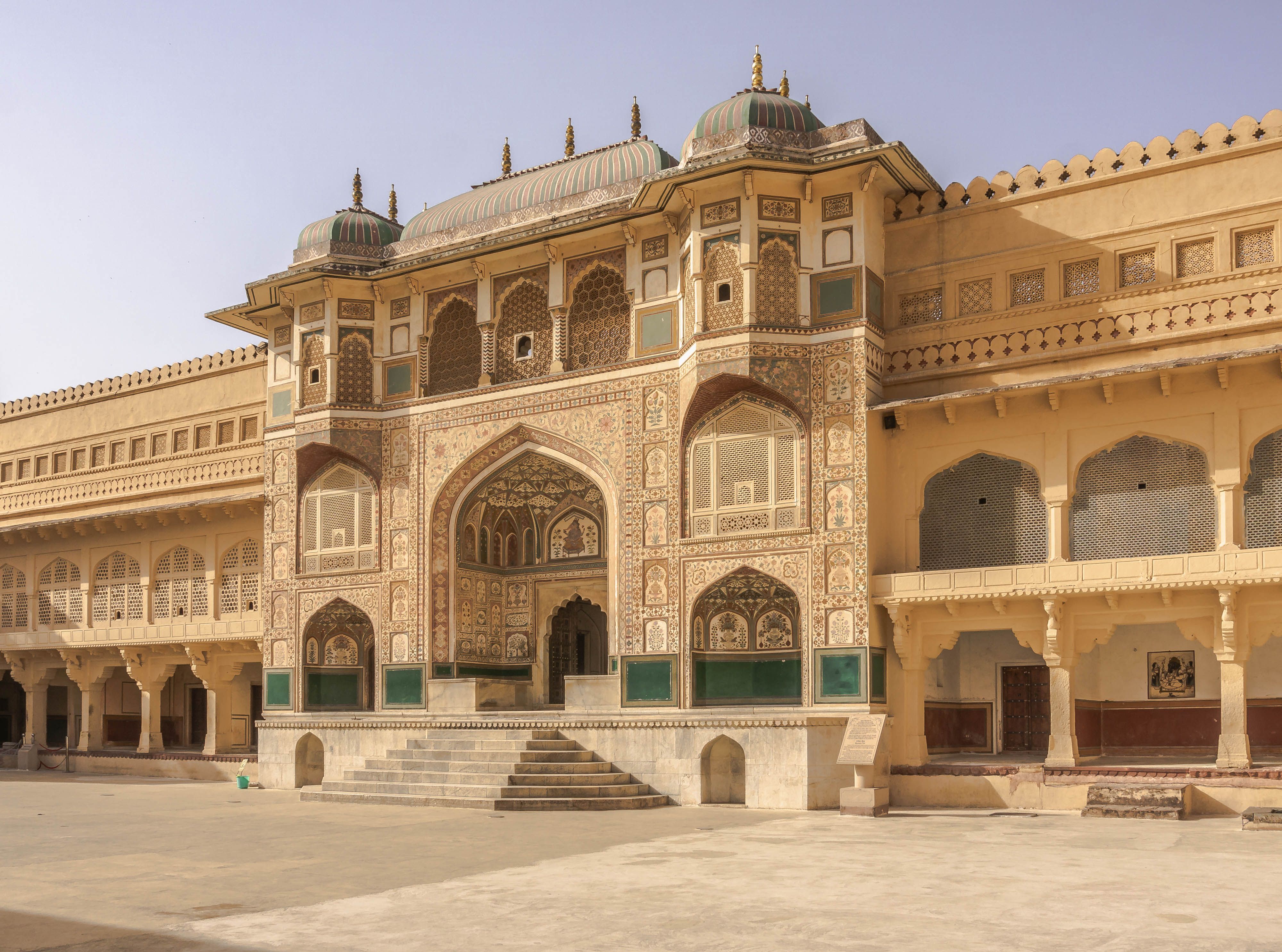 Arquitetura Ornamentada Do Forte Amber Em Jaipur, índia · Foto ...