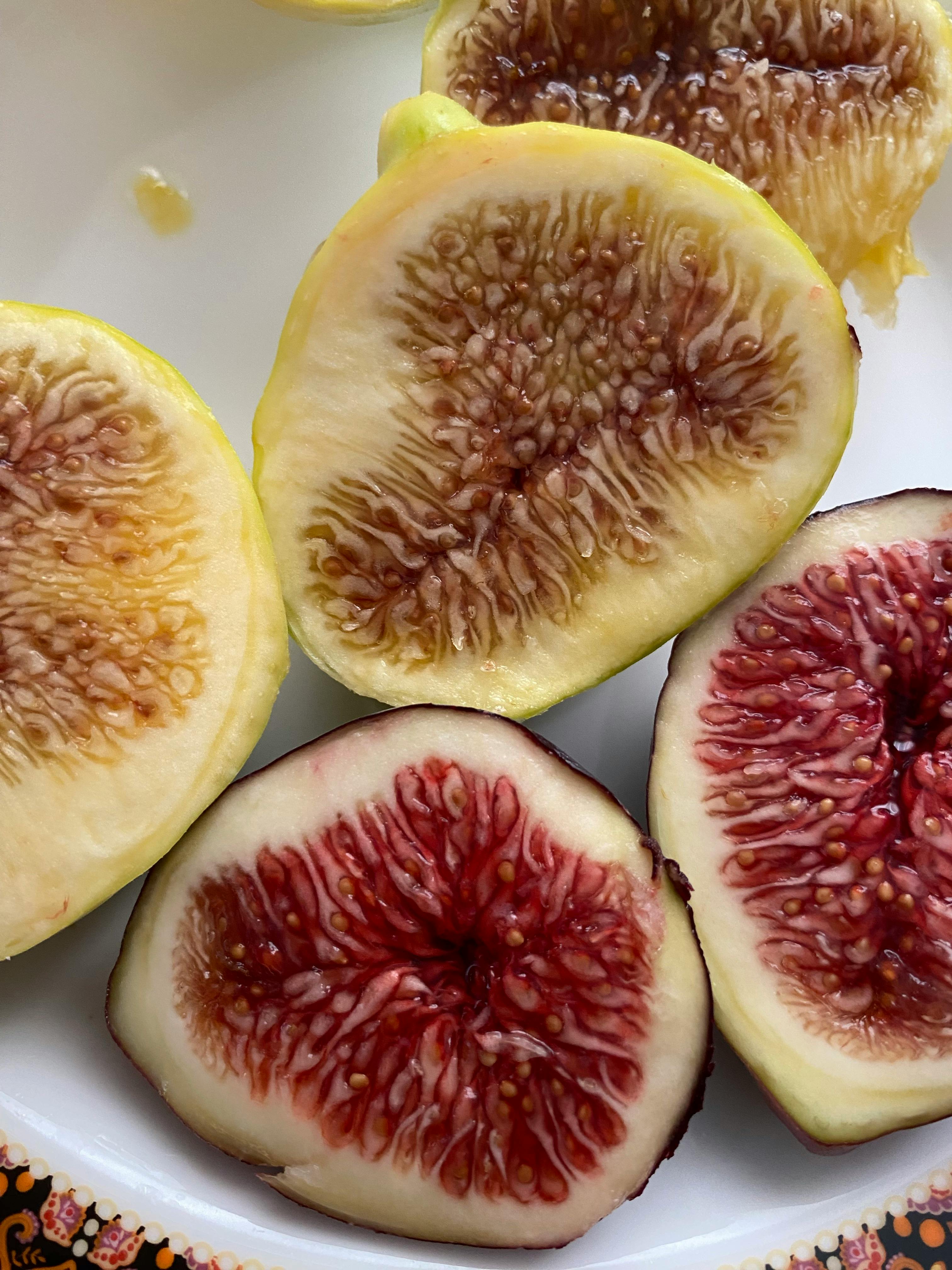 Close-up View of Fresh Figs Sliced Open · Free Stock Photo
