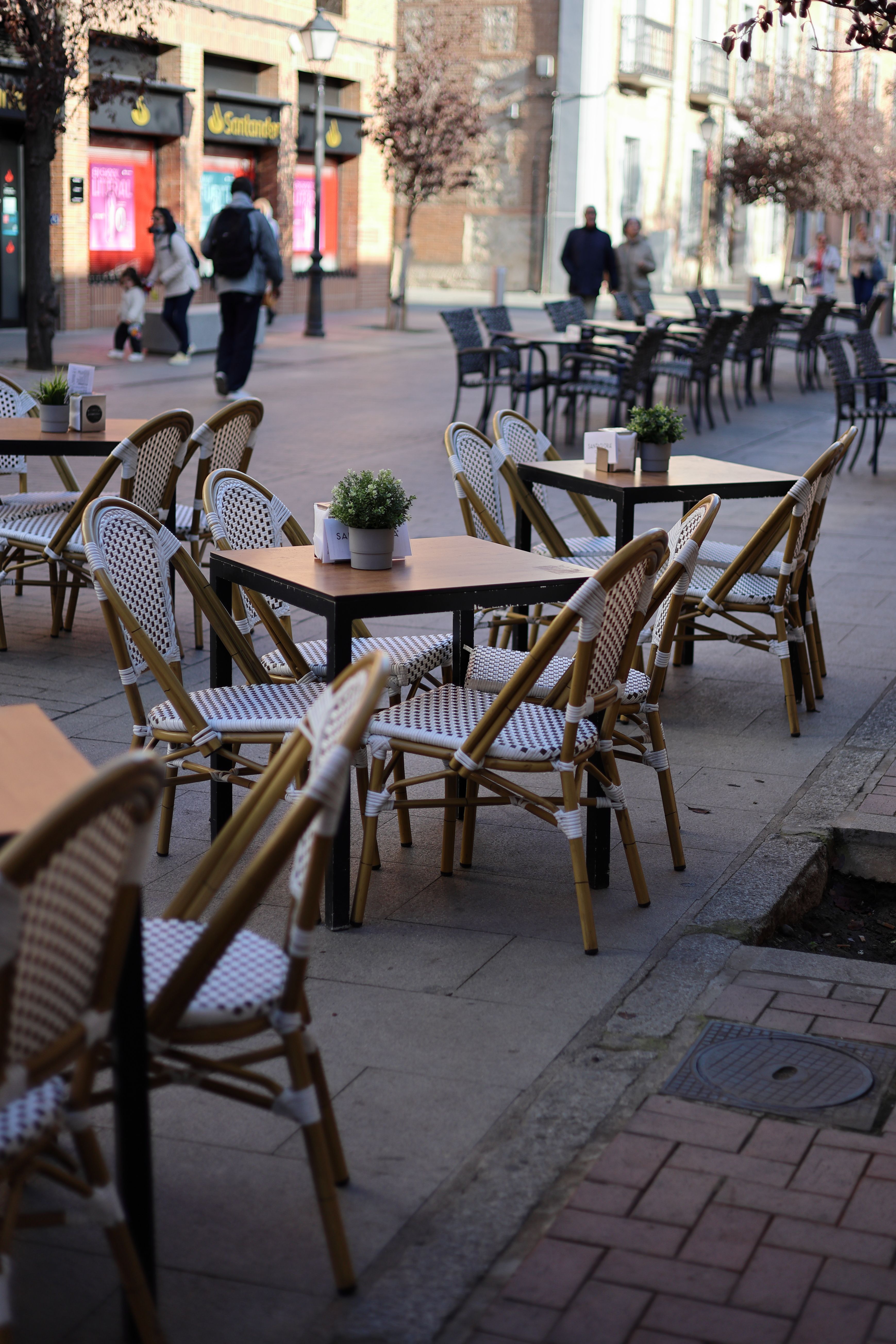 Charming Outdoor Café Seating in Spanish Street · Free Stock Photo