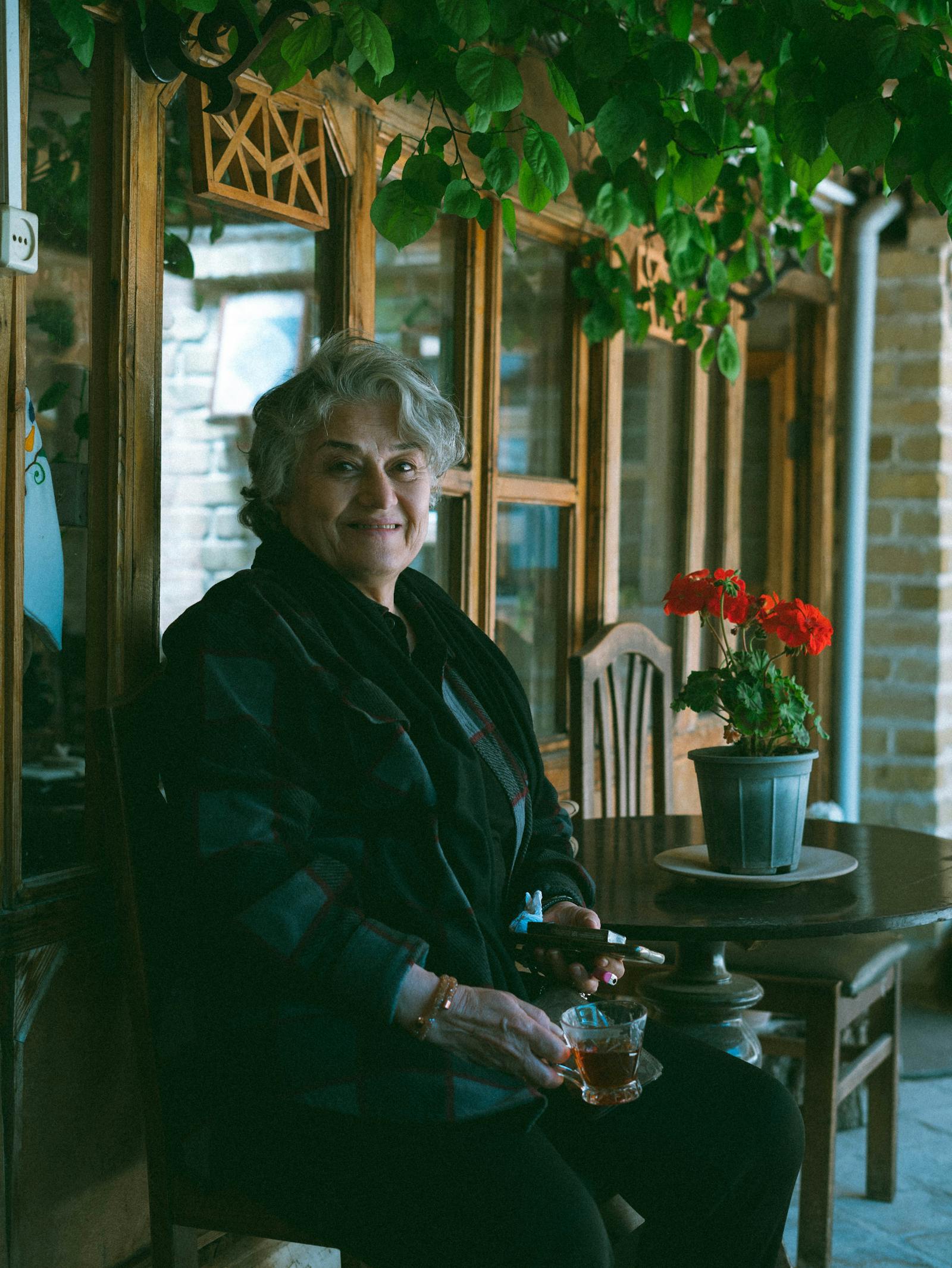 Mature Woman Photos, Download The BEST Free Mature Woman Stock Photos ...