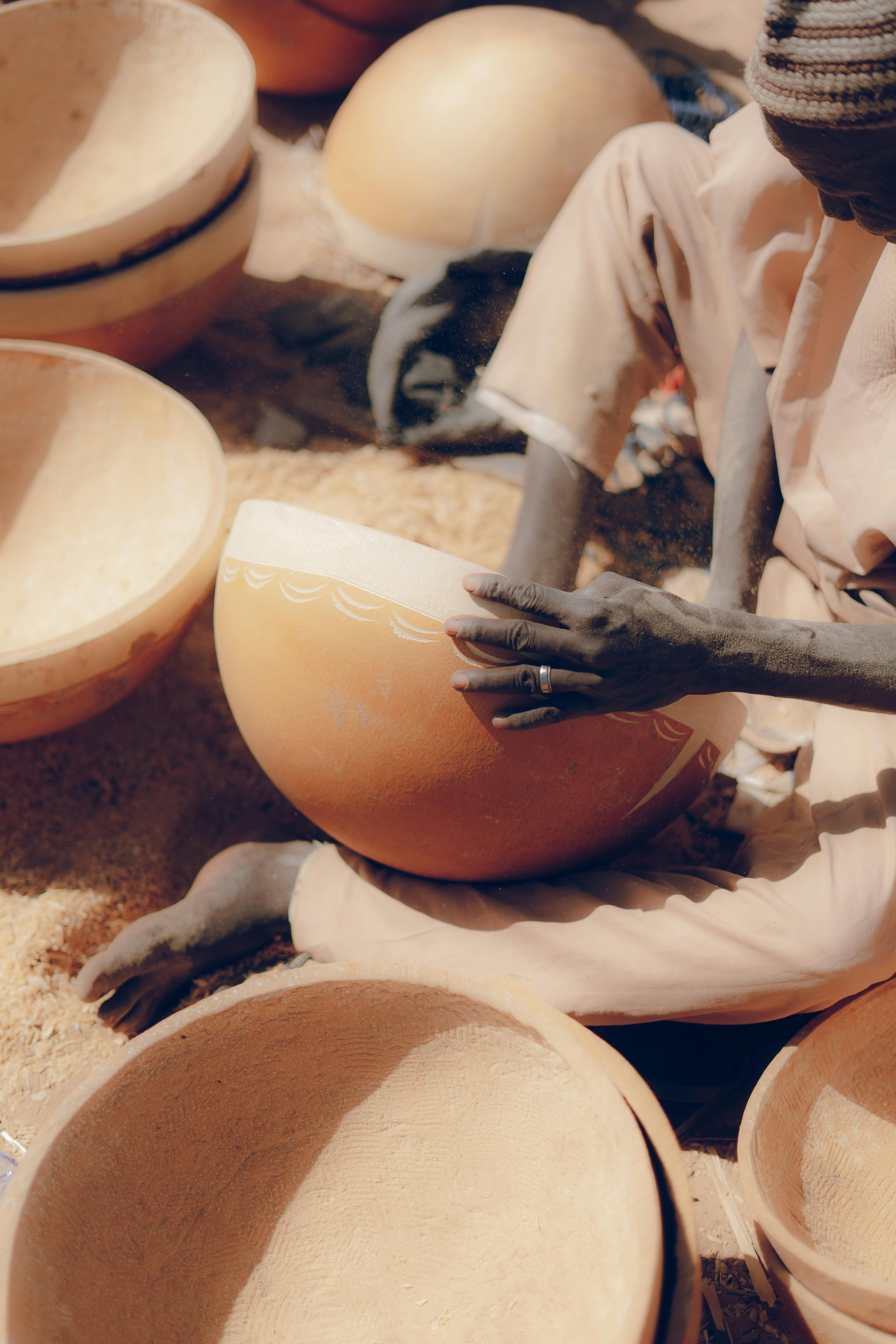 Artisan Crafting Traditional Nigerian Pottery · Free Stock Photo