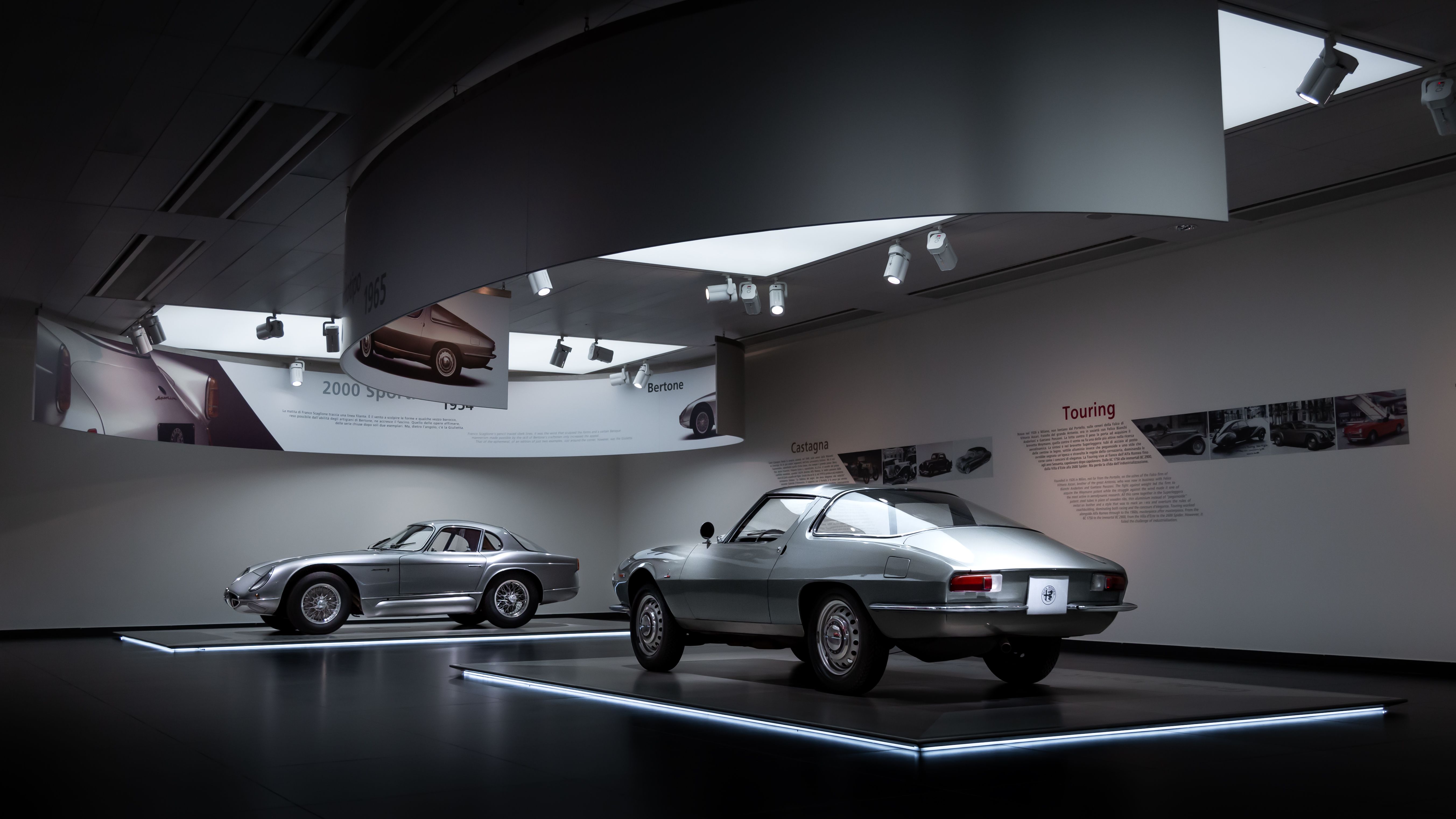 Classic Cars in Modern Museum Display · Free Stock Photo